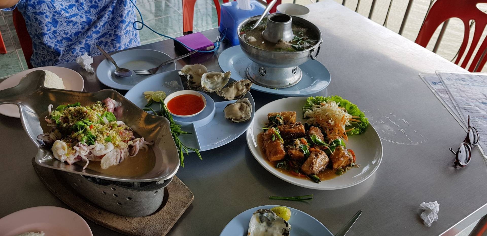 ปลากระพงผัดฉ่า ร้าน ตาปีซีฟู้ด