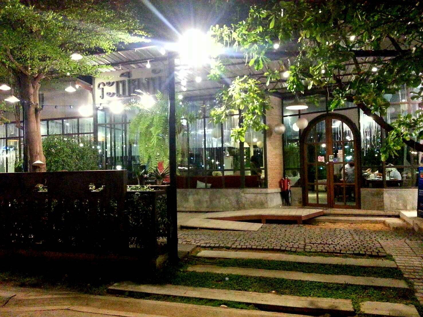 รีวิว ระเบียงบัง - ตกแต่งร้านฟรุ้งฟริ้ง อาหารดี