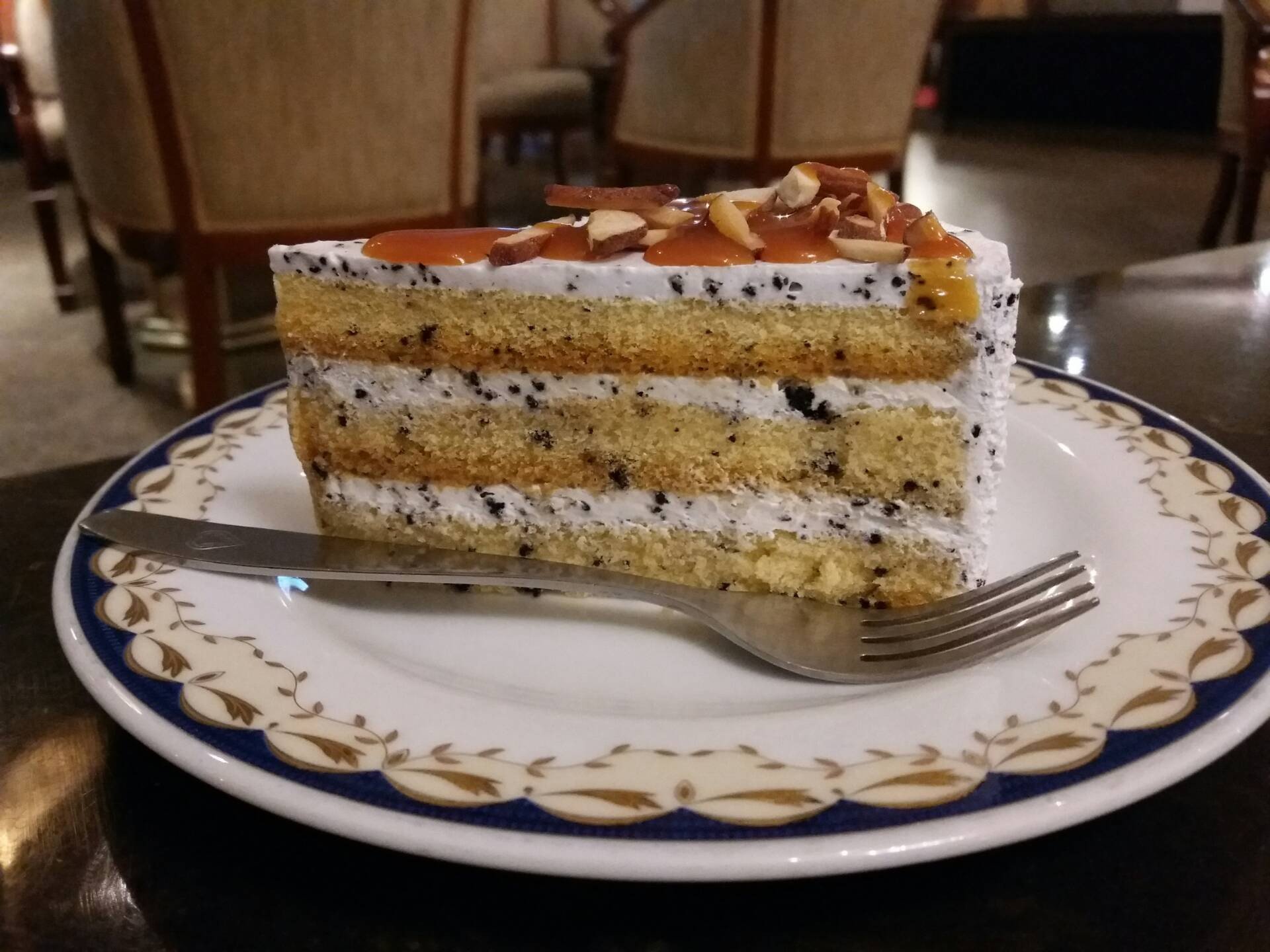 Caramel Cake • ฿50++ ร้าน Asia Bakery โรงแรมเอเชีย - Wongnai