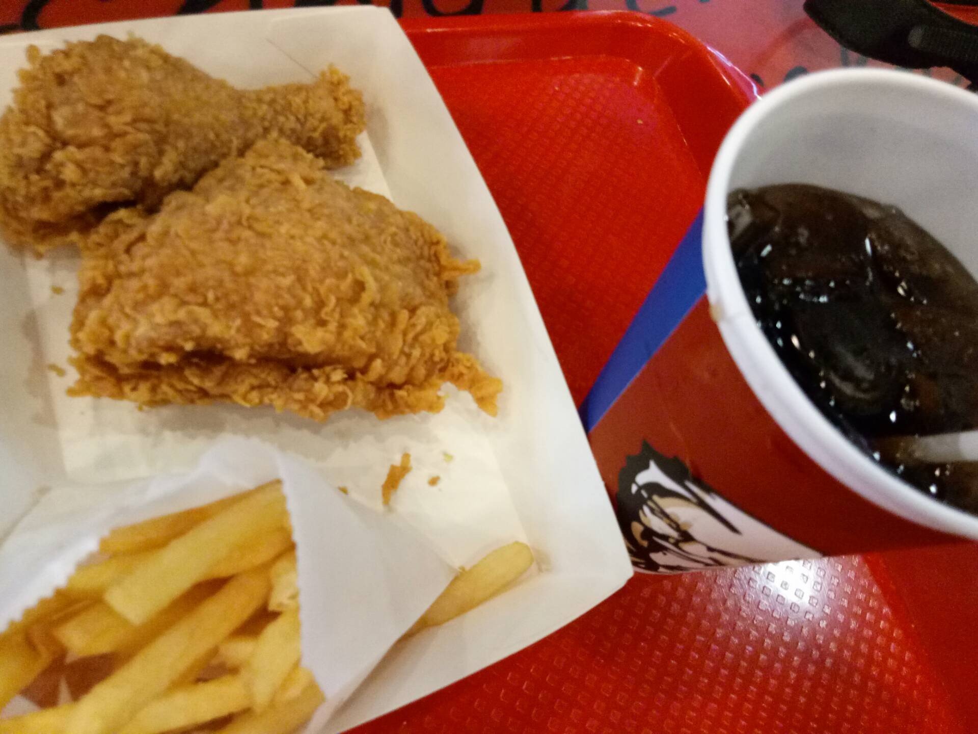 รีวิว KFC Gateway Ekamai - Comfortable but not to big to sit and eat if ...