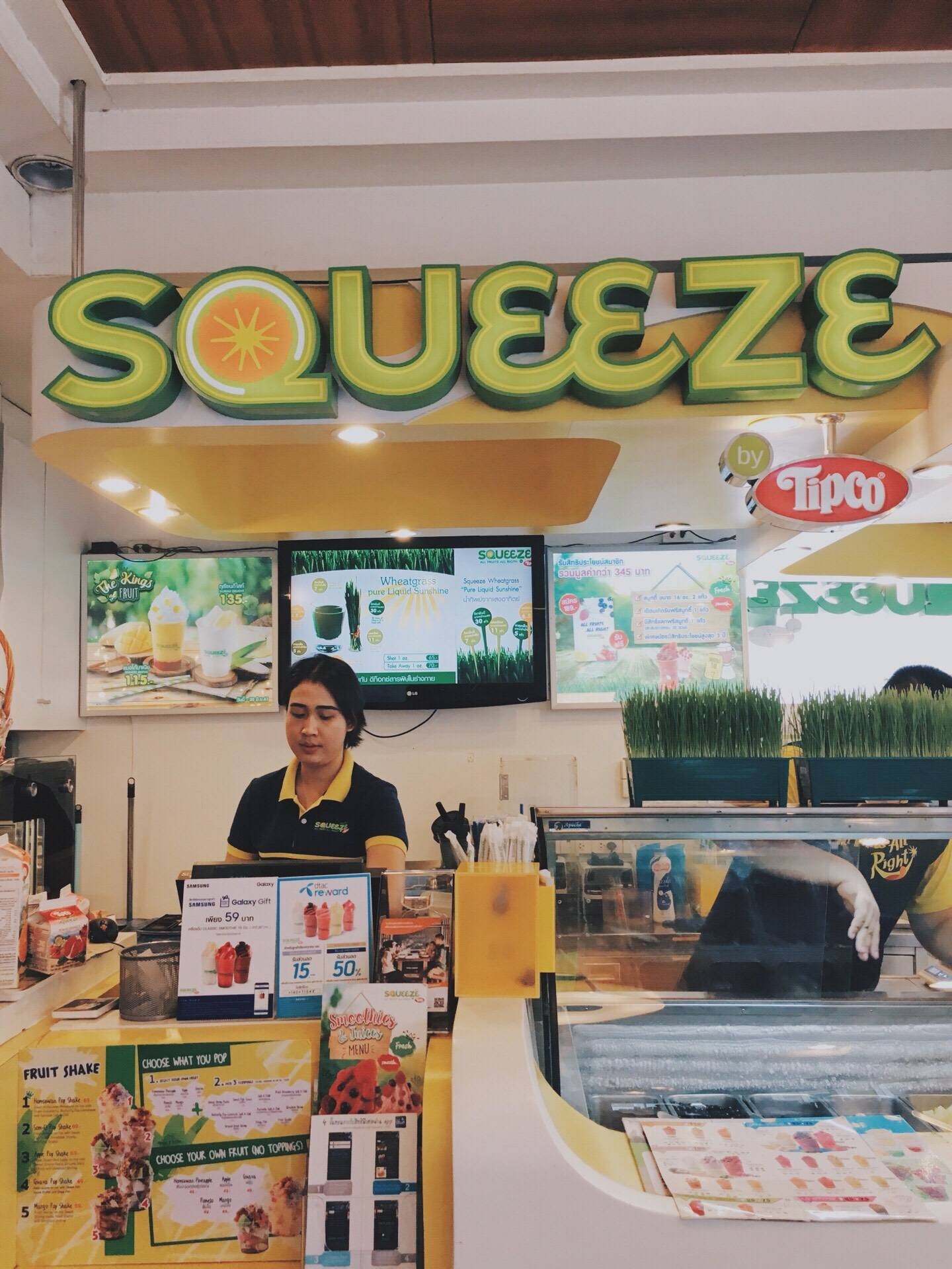 รีวิว Squeez by Tipco รพ.สมิติเวชสุขุมวิท - Squeeze ผลไม้สดปั่น มีความละมุน - Wongnai