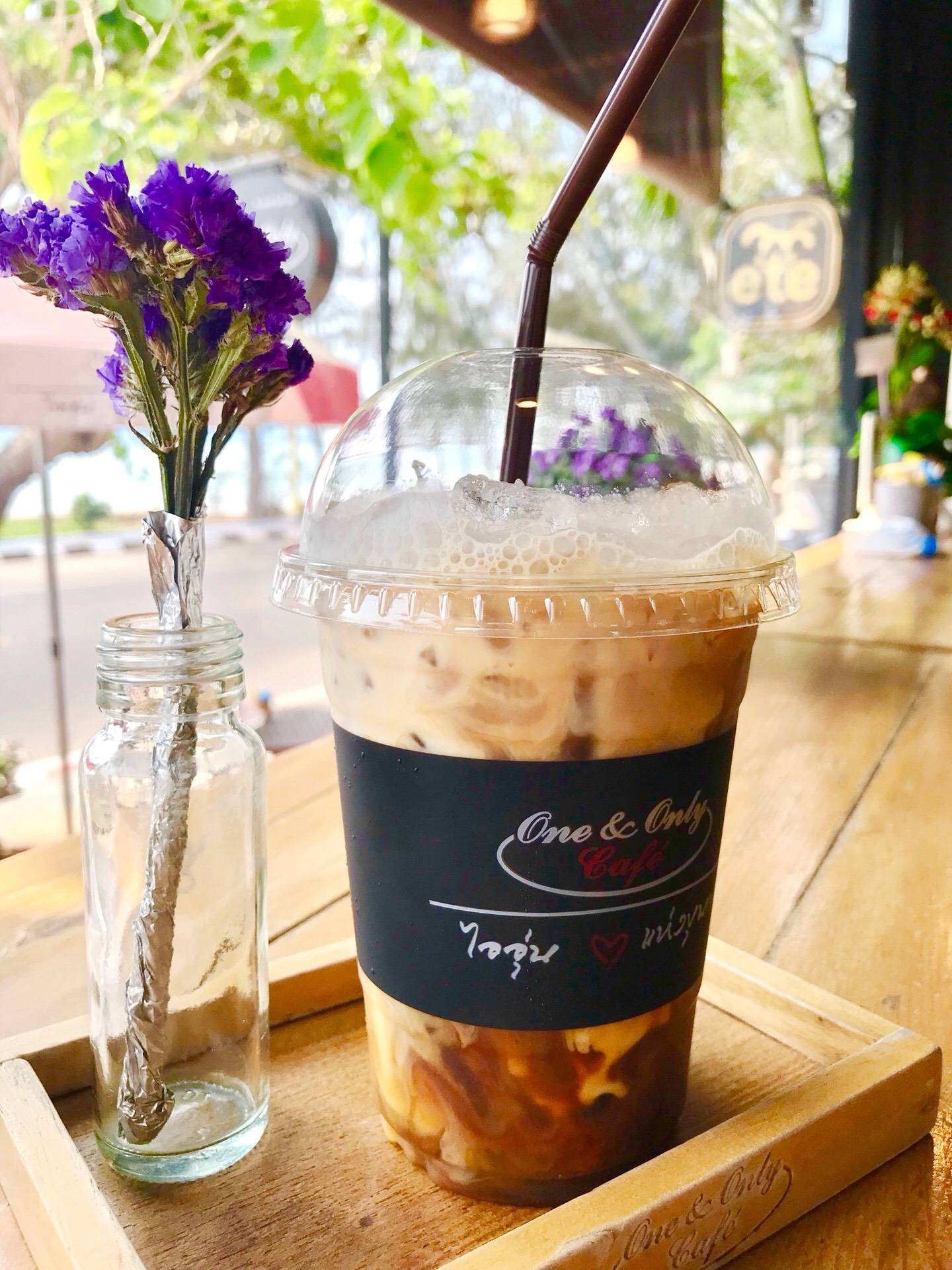 รีวิว One & Only Cafe' - นั่งทานกาแฟชมวิวทะเล