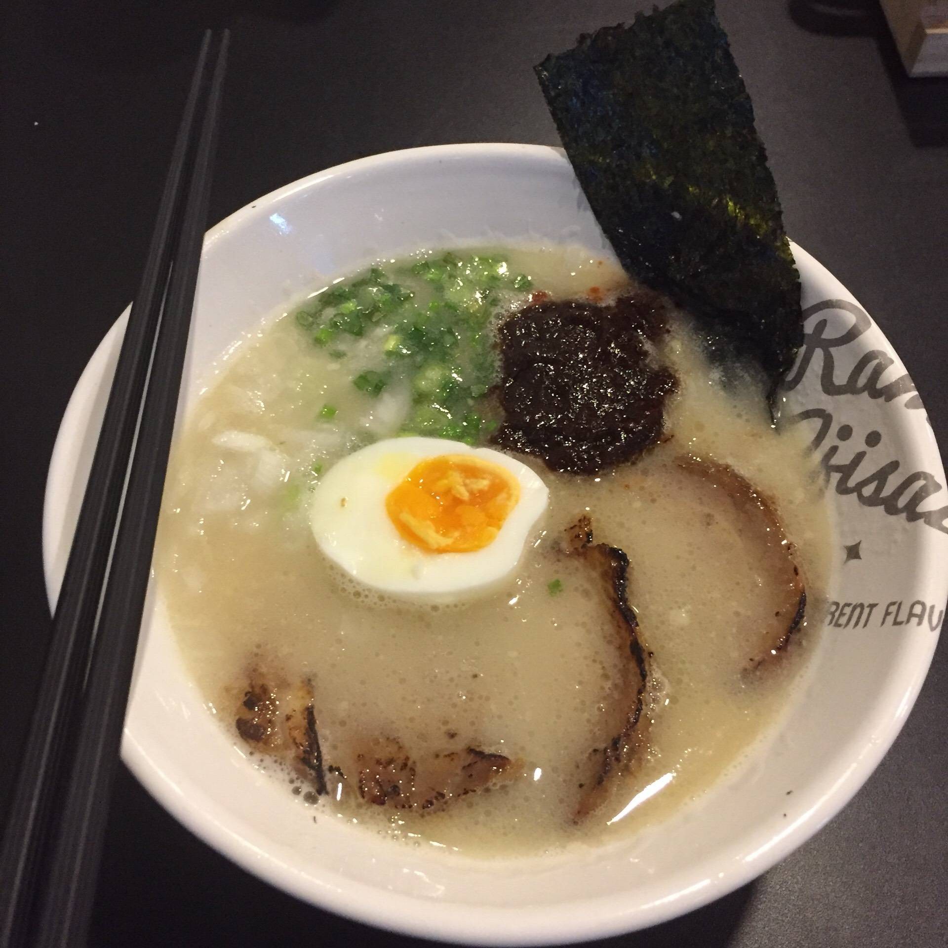 รีวิว Ramen Ajisai (อาจิไซ ราเมง) สุขุมวิท 23 - ราเมนเส้นเล็กเหนียวนุ่ม ซุปเข้มข้น ราคาไม่แรง
