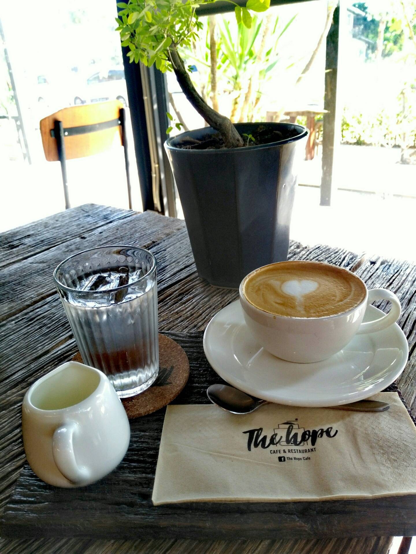 รีวิว The Hope Cafe - ร้านตกแต่งน่ารัก รสชาดกาแฟโอเคได้ อาหารมีให้เลือก ...