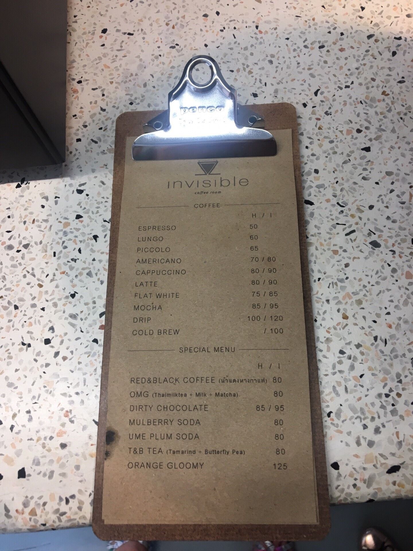 รีวิว Invisible coffee room - Invisible ร้าน cafe' style minimal