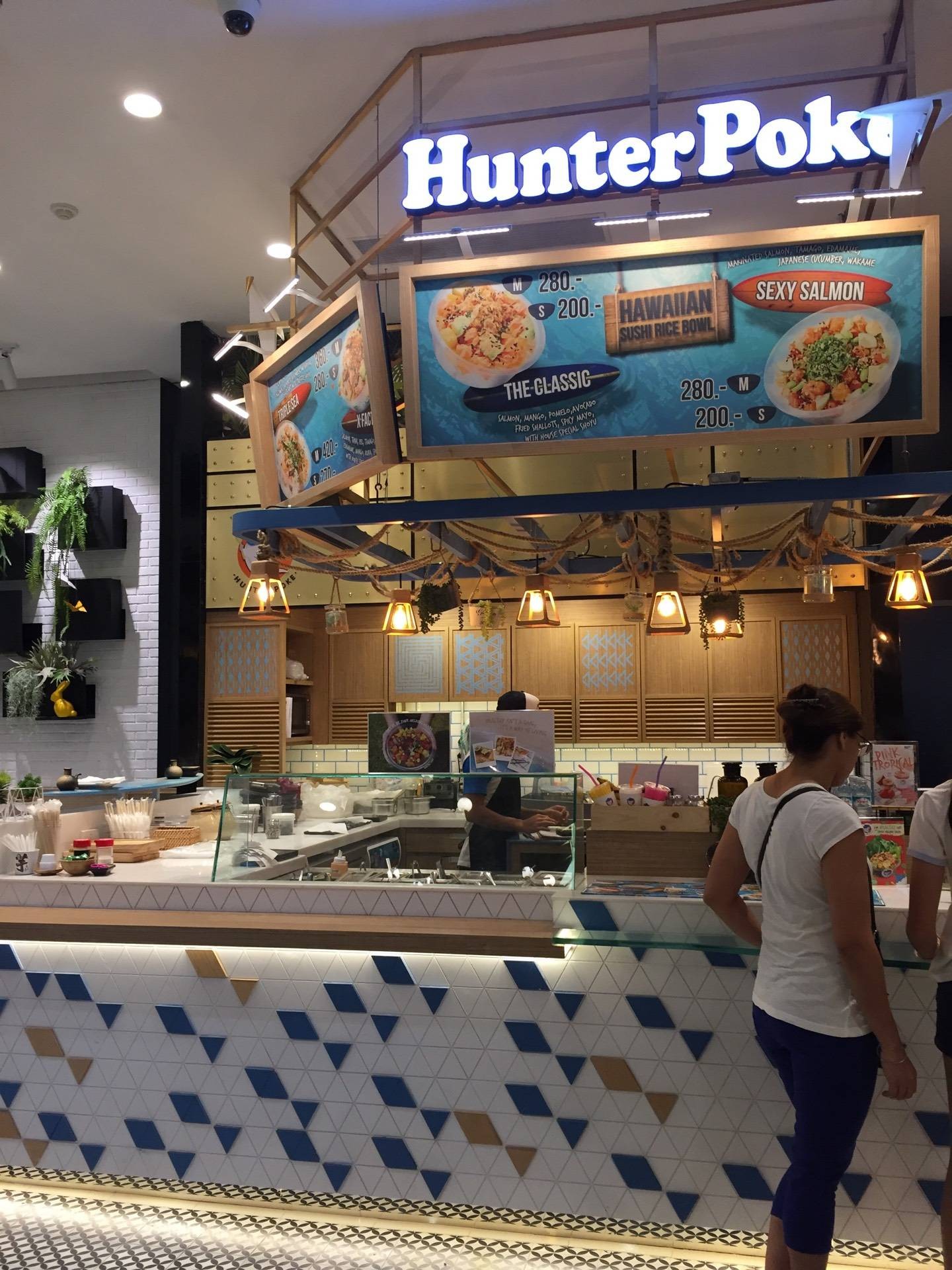 รีวิว Hunter Poke Emquartier - แนะนำ The Classic เมนูโปรด