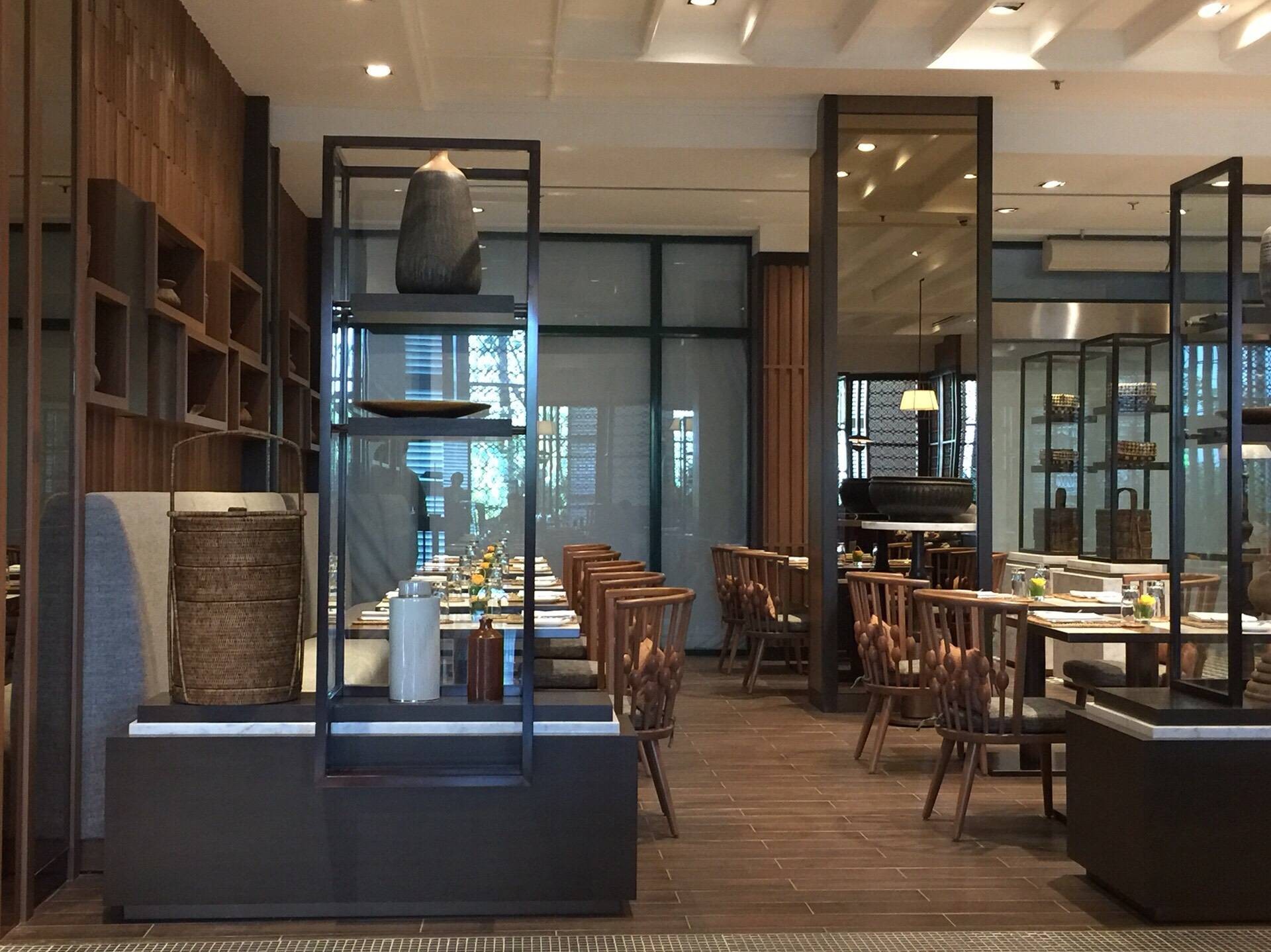 รีวิว Cafe Mandalay - Cafe inside Hilton International Hotel