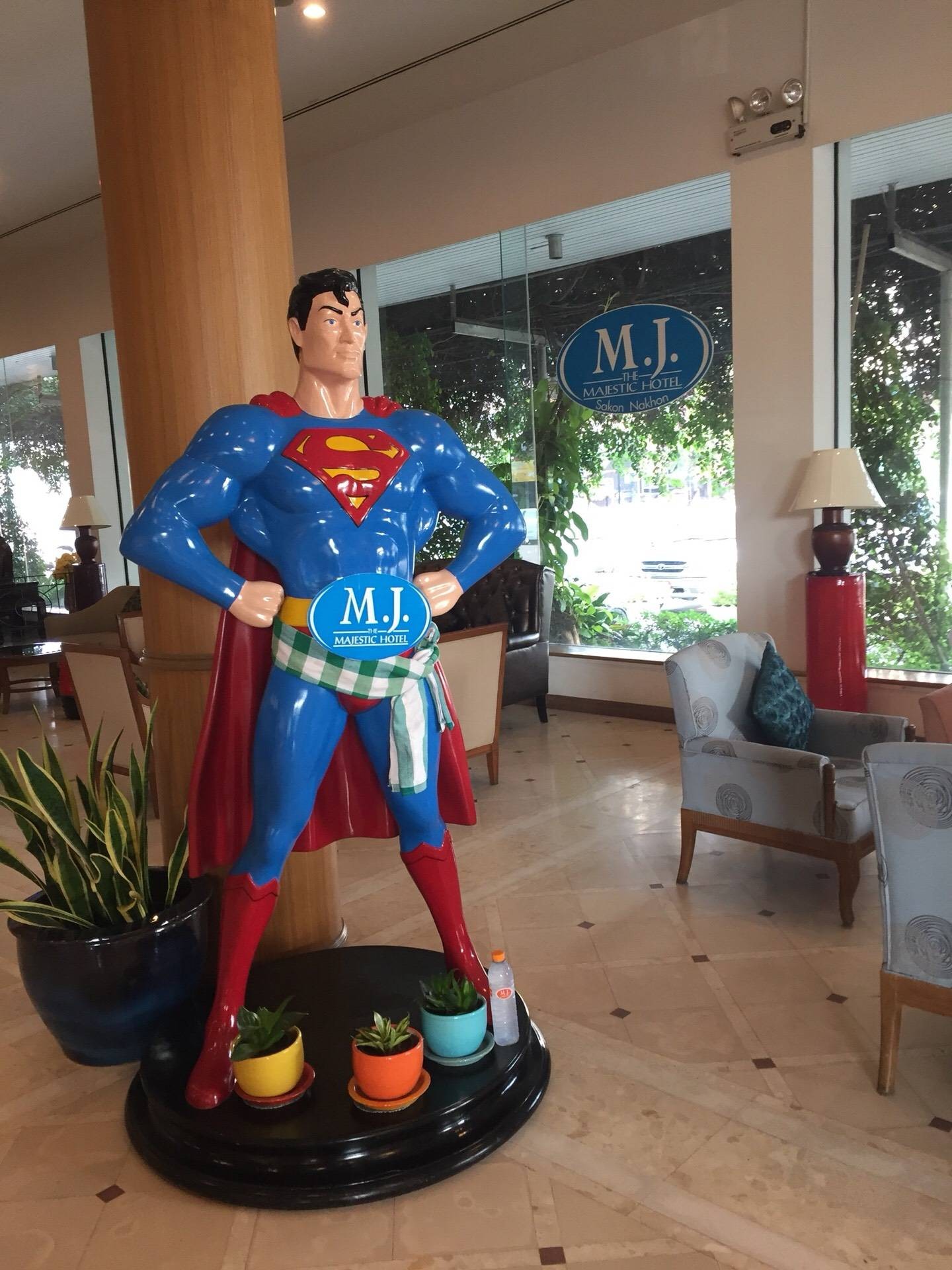 รีวิว ดิออเรนจิน่า by MJ Hotel - โรงแรมใหญ่ในจังหวัดสกลนคร