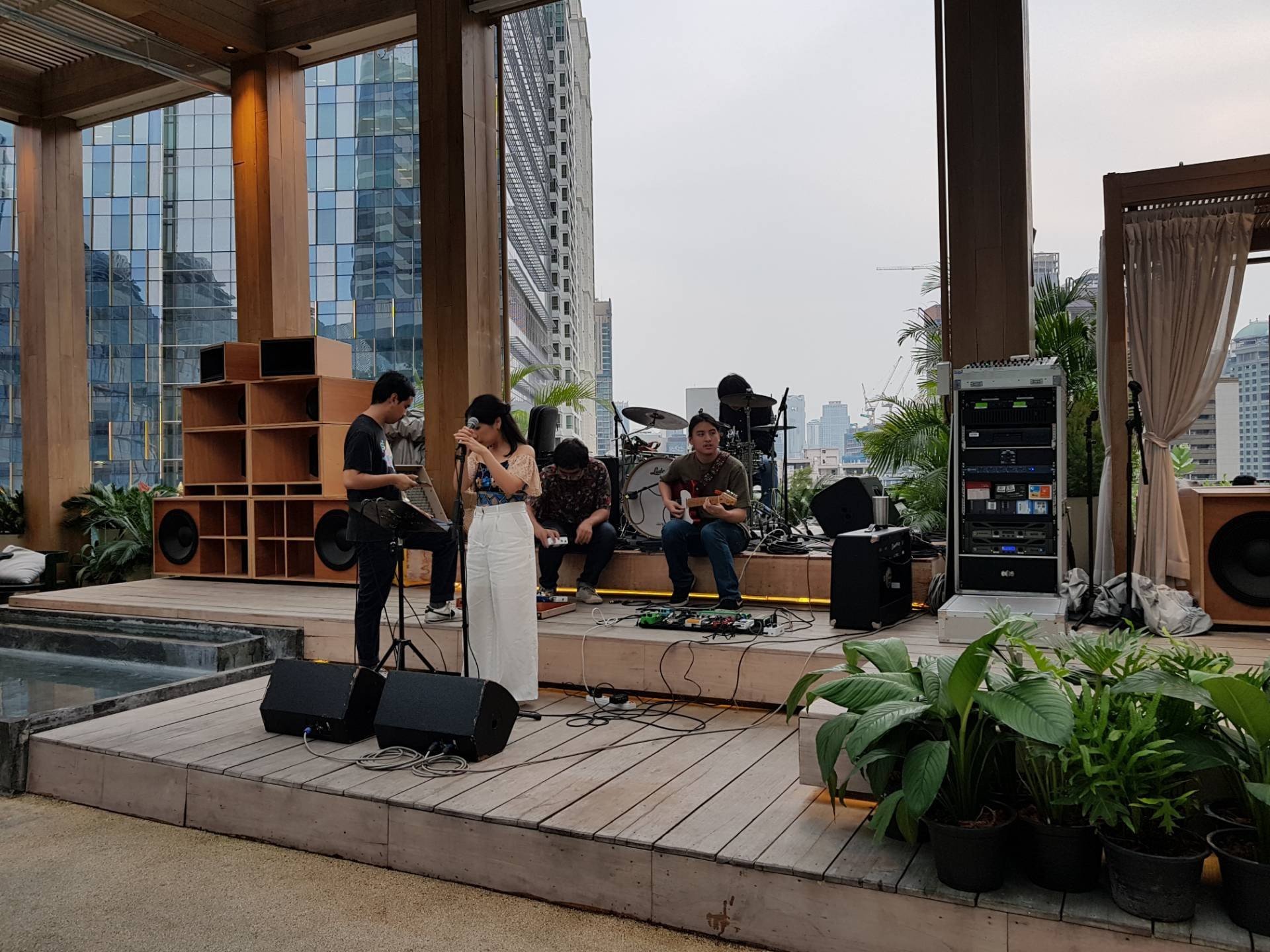 รีวิว SIWILAI CITY CLUB Central Embassy - Roof top within Central Embassy