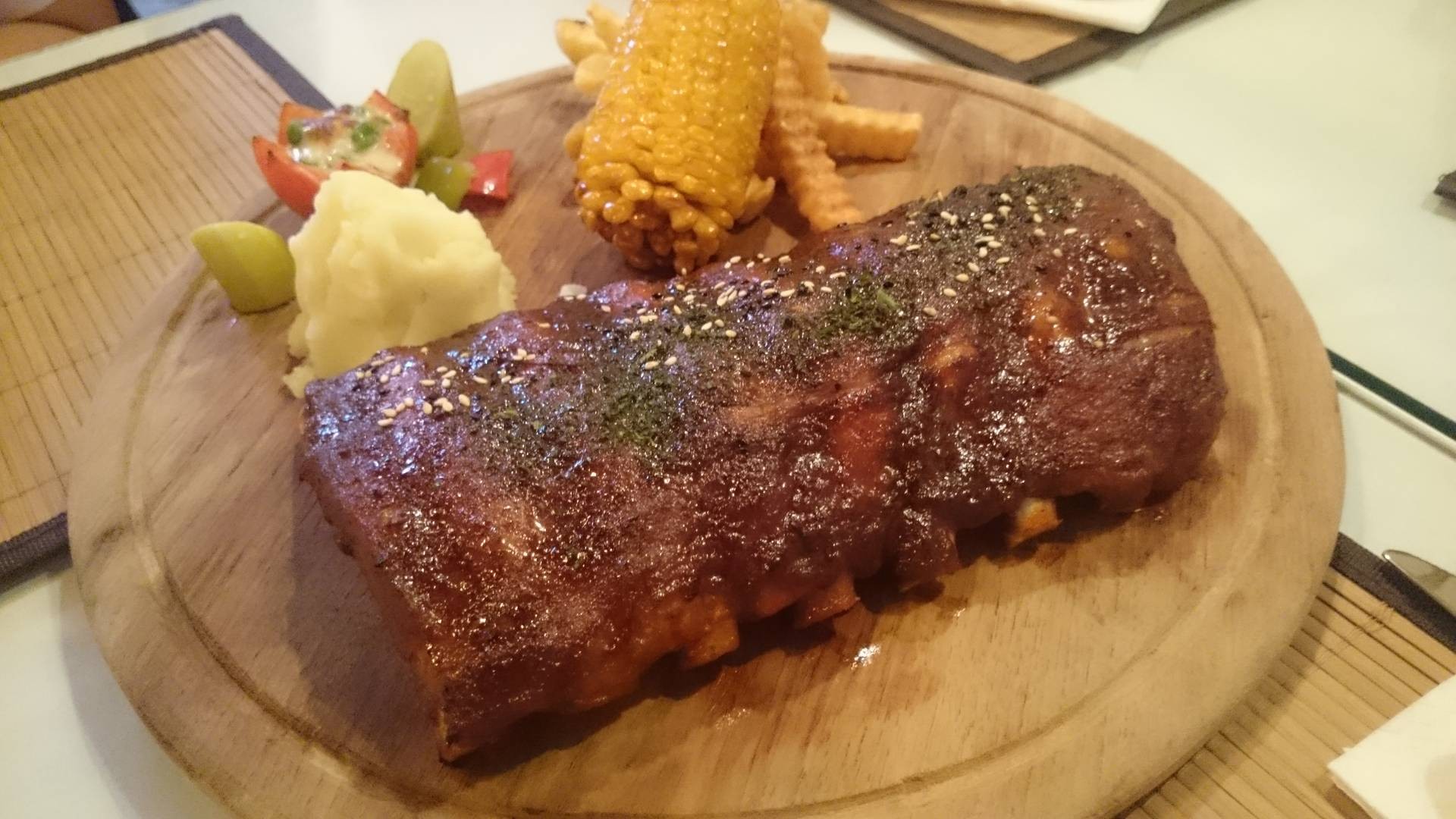 รีวิว The Flying Ribs - ร้านดีๆ ที่ซ่อนอยู่ในหลืบ