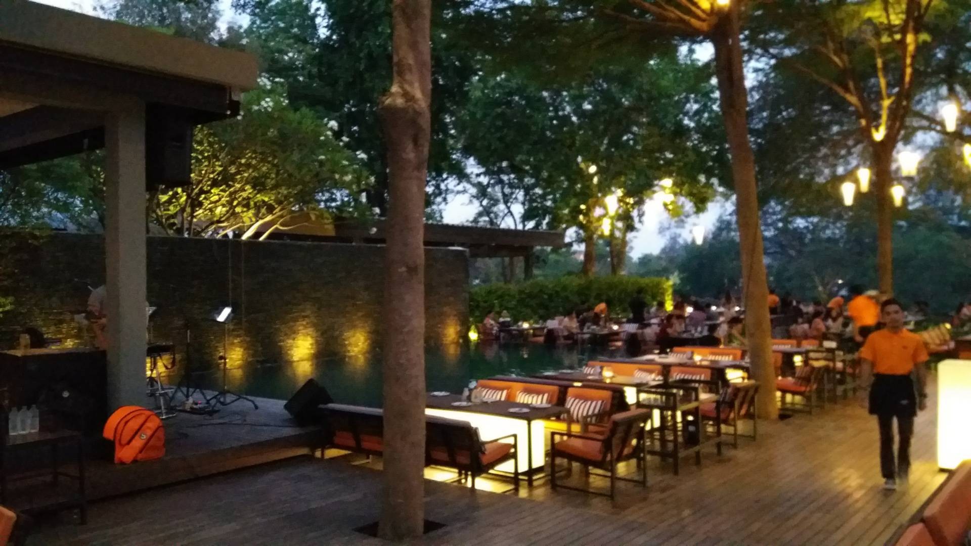 รูป Loft Restaurant & Bar