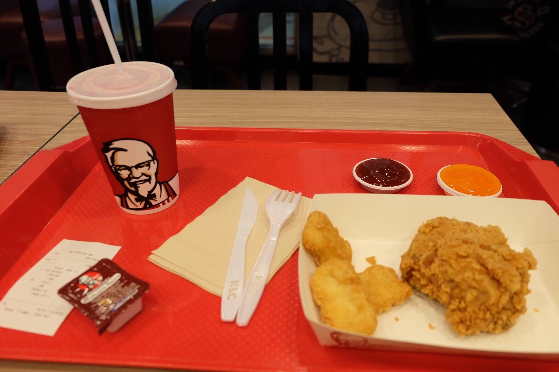 รีวิว KFC บิ๊กซีรัตนาธิเบศร์ - ร้านใหญ่ น้ำอัดลมรีฟิลได้ไม่อั้น