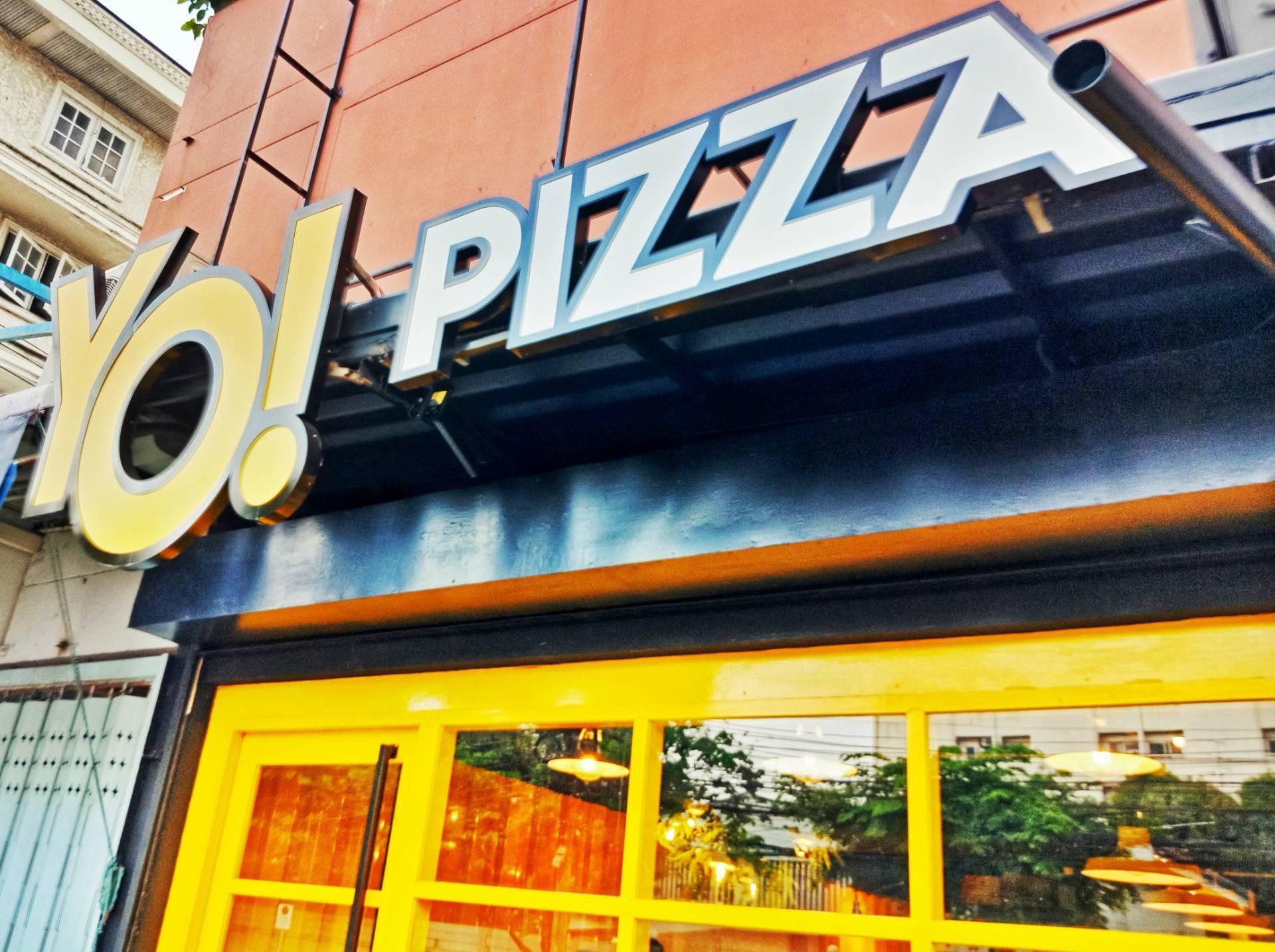 รีวิว YO Pizza ARTBOX sukhumvit 10 - พิซซ่าอบใหม่สดๆ