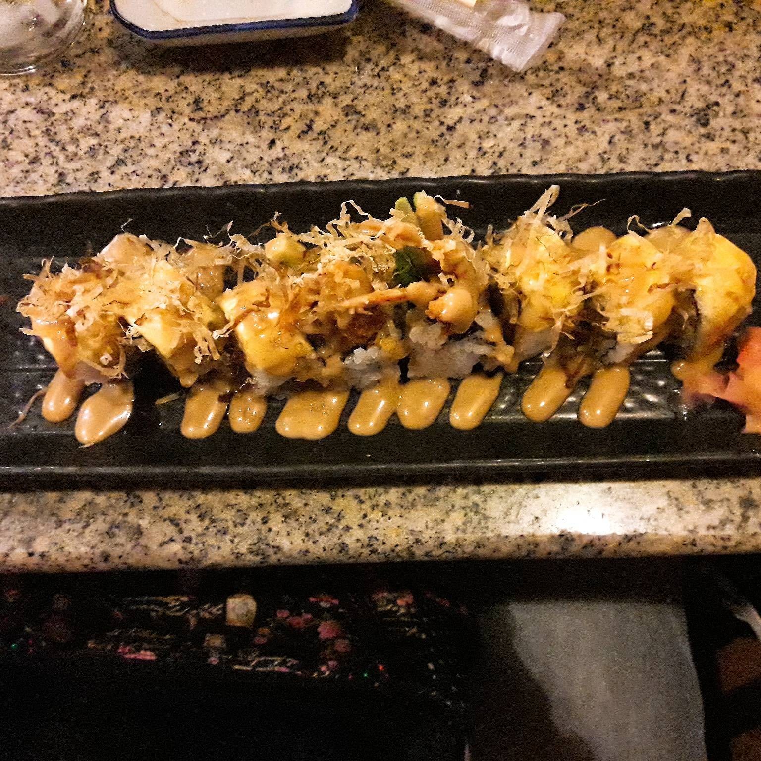 Golden Roll ร้าน Tsunami Sushi Bar