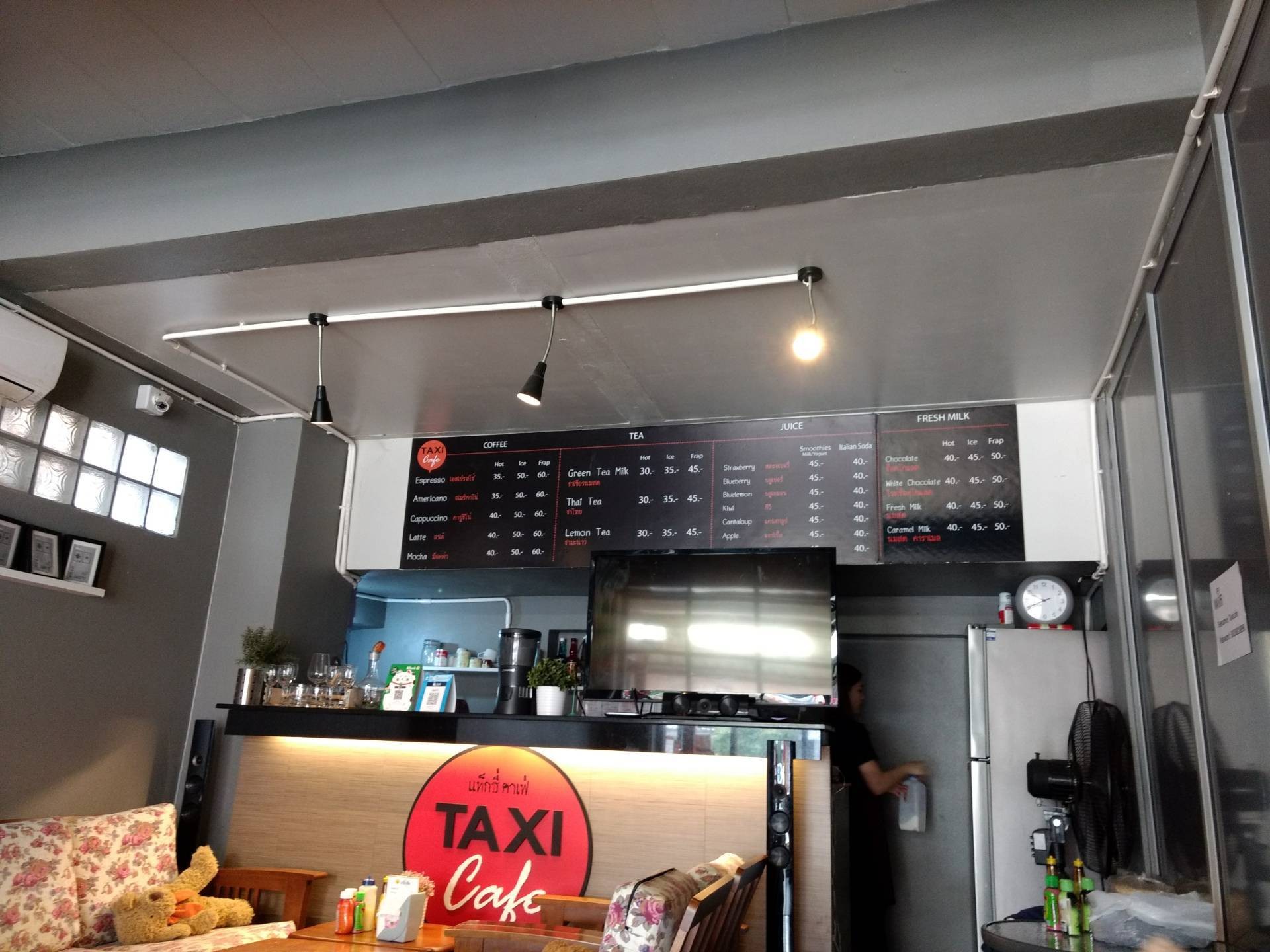 รีวิว Taxi Cafe - ร้านพิซซ่าที่เชียงของ กาแฟก็ใช้ได้