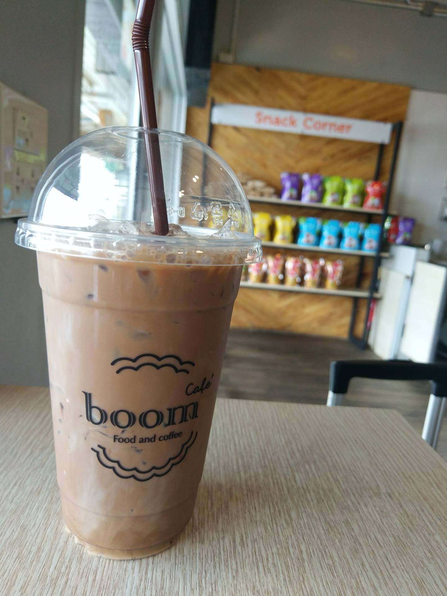 รีวิว Boom cafe - จิบกาแฟ ระหว่างรอรถ