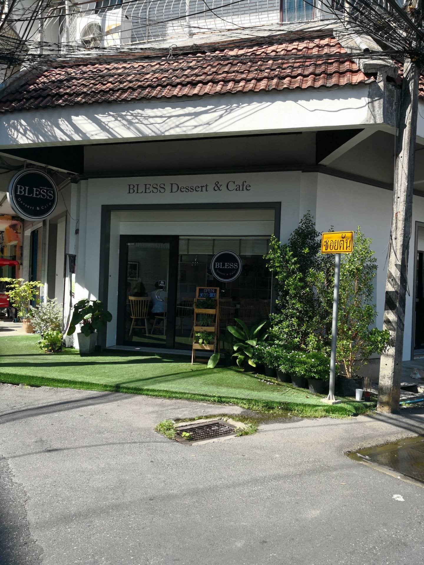 รีวิว BLESS Dessert & Cafe หาดใหญ่ - ร้านแต่งน่านั่งแต่แคบไปนิด