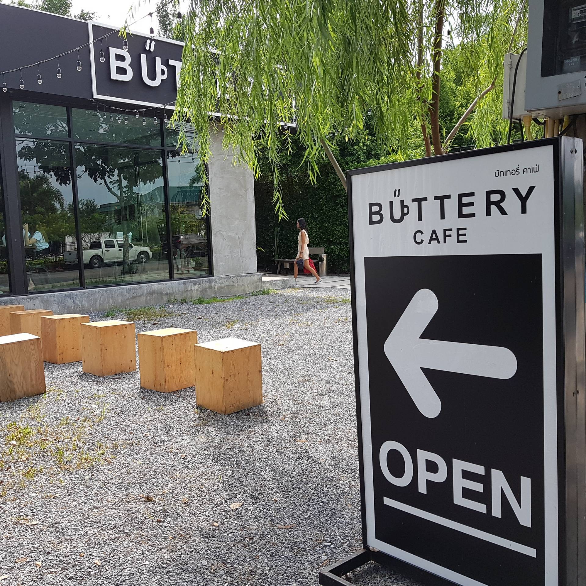 รีวิว Buttery Cafe - ร้านดีแล้ว พัฒนาลาเต้ร้อนสักหน่อยจะดีมากค่ะ