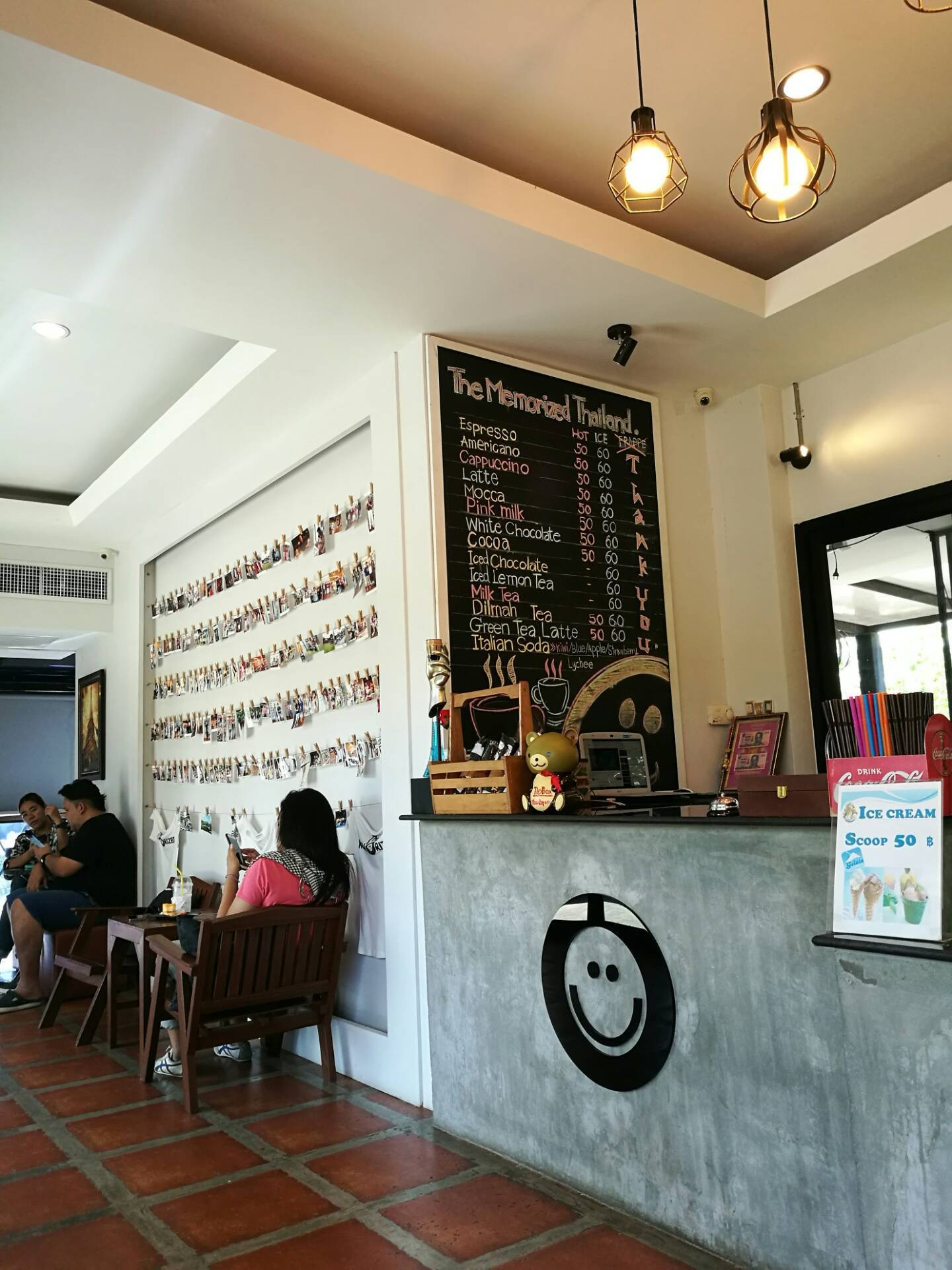รีวิว The Memorized - บรรยากาศตกแต่งน่านั่ง