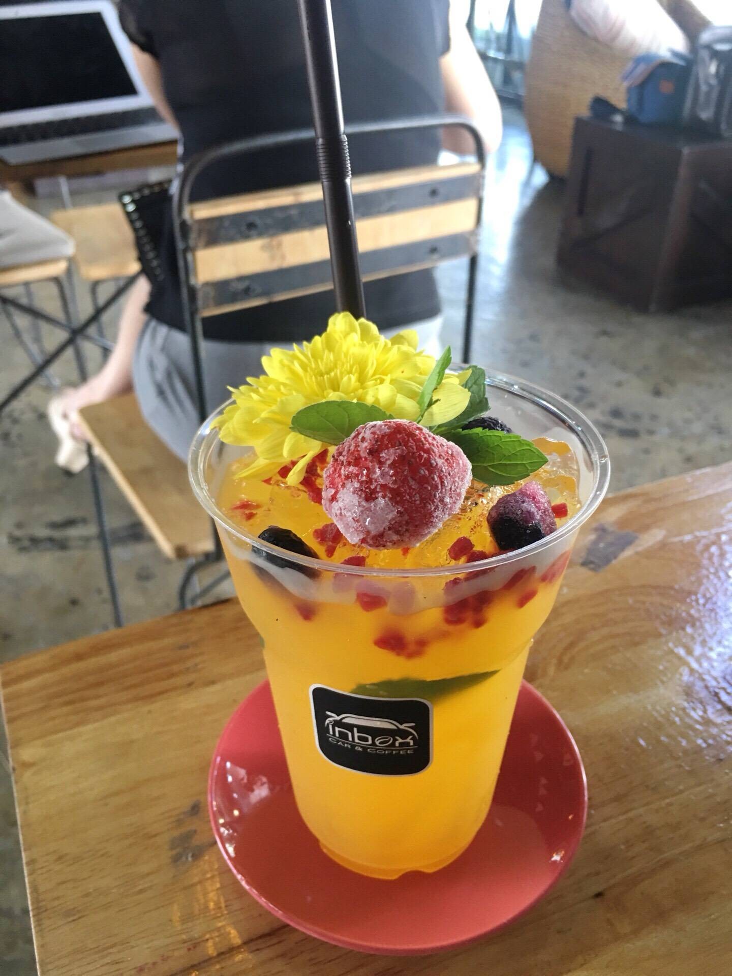 รีวิว INBOX Car & Coffee - เค้กมะพร้าวอ่อนเลิศสุด