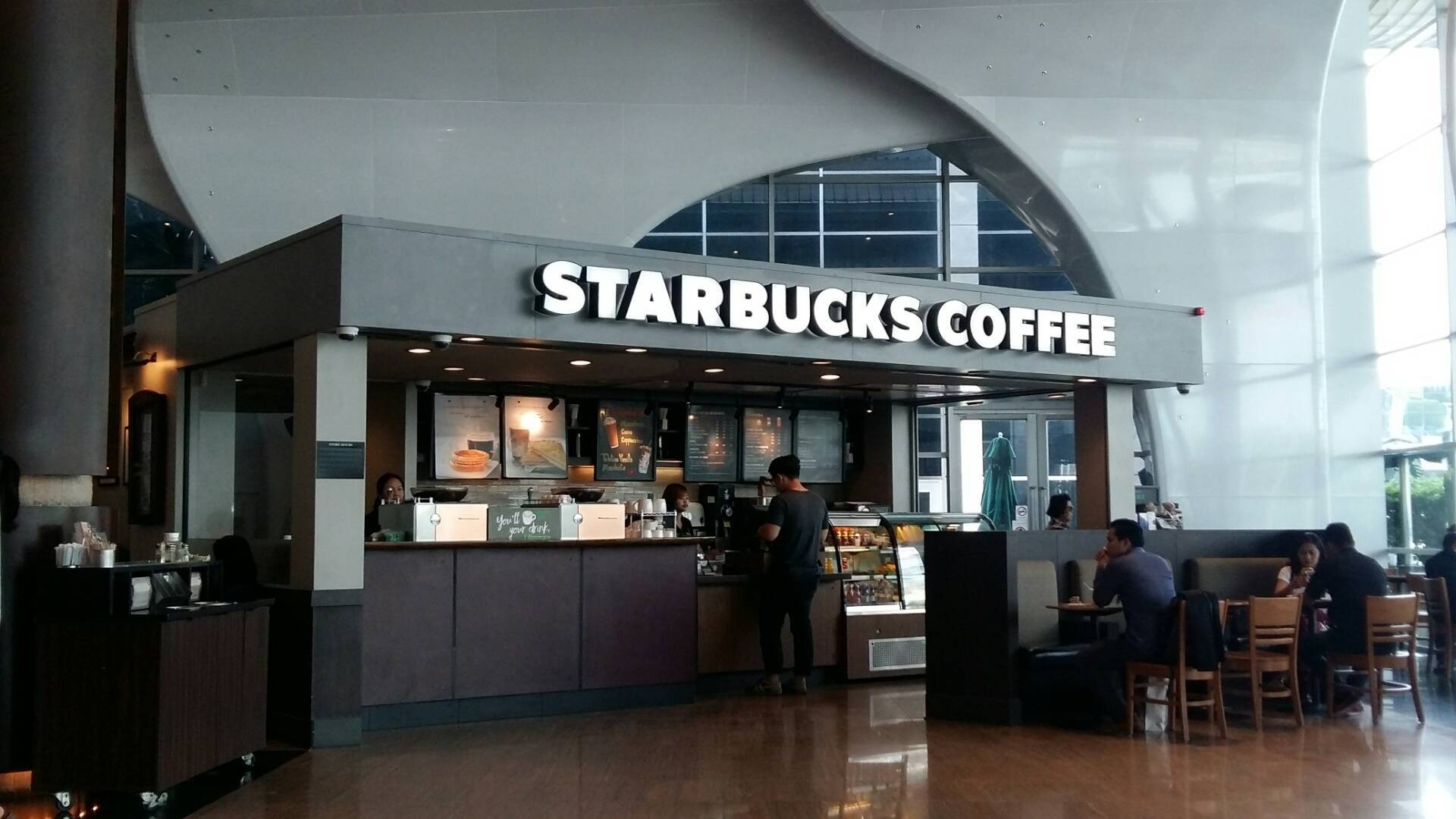 รีวิว Starbucks Impact challenger - นั่งเล่นตรงนี้ล่ะ starbucks