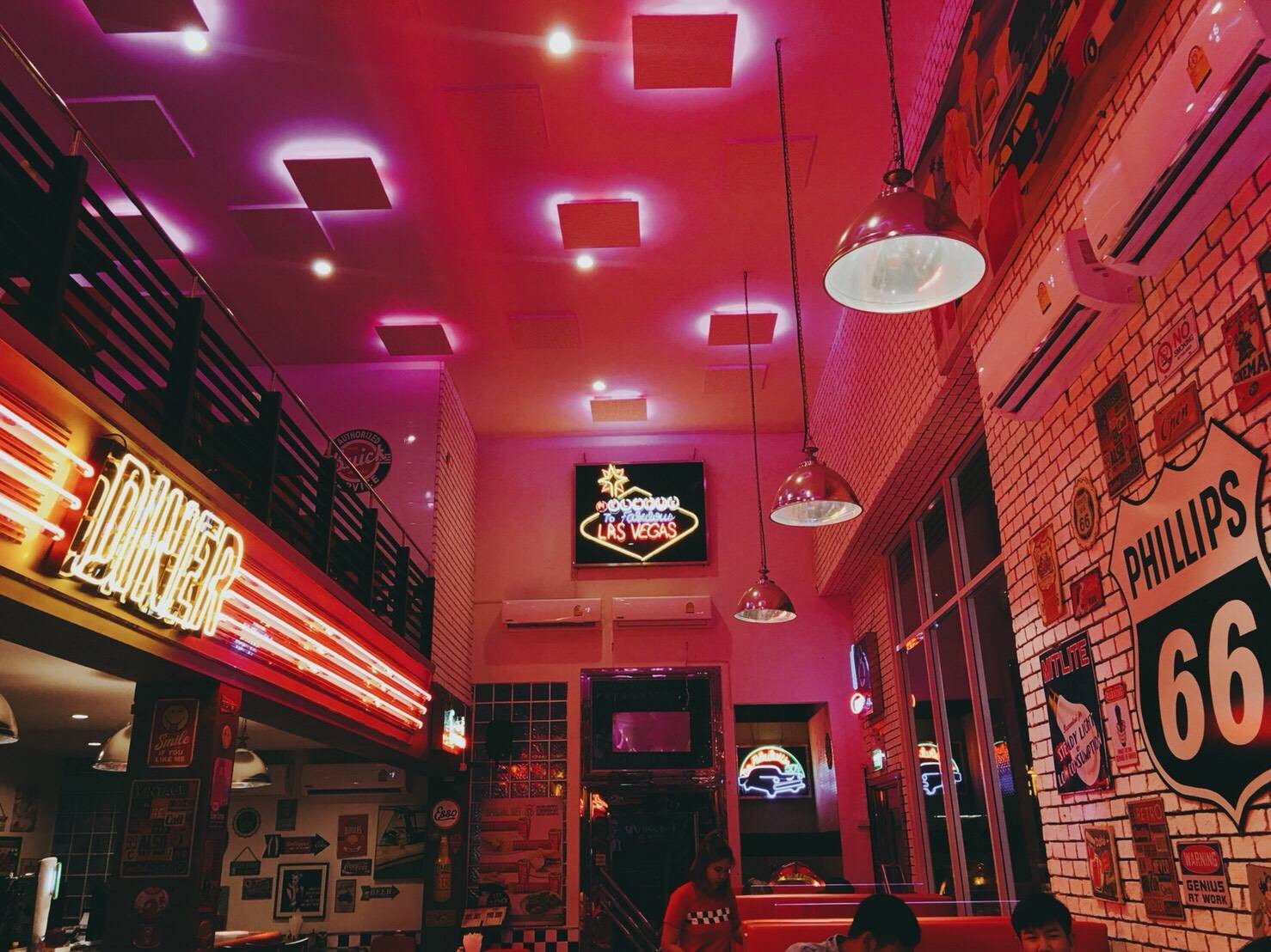 รีวิว V8 Diner สุขุมวิท11 - ร้านสไตล์ American Diner ที่คุณต้องลอง
