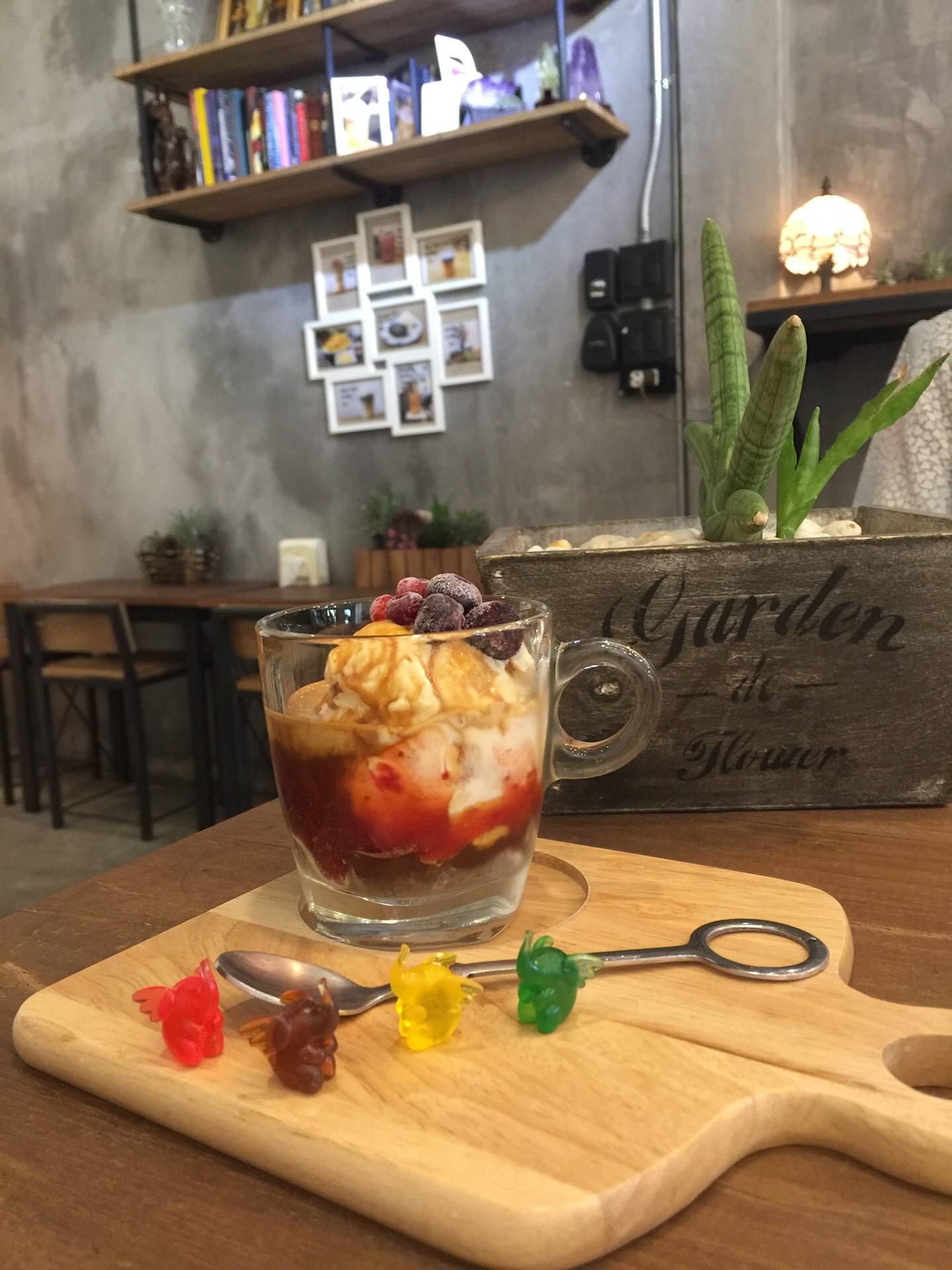 รีวิว 3rd CAFE - แวะจิบน้ำที่คาเฟ่ลอฟท์เล็กๆ