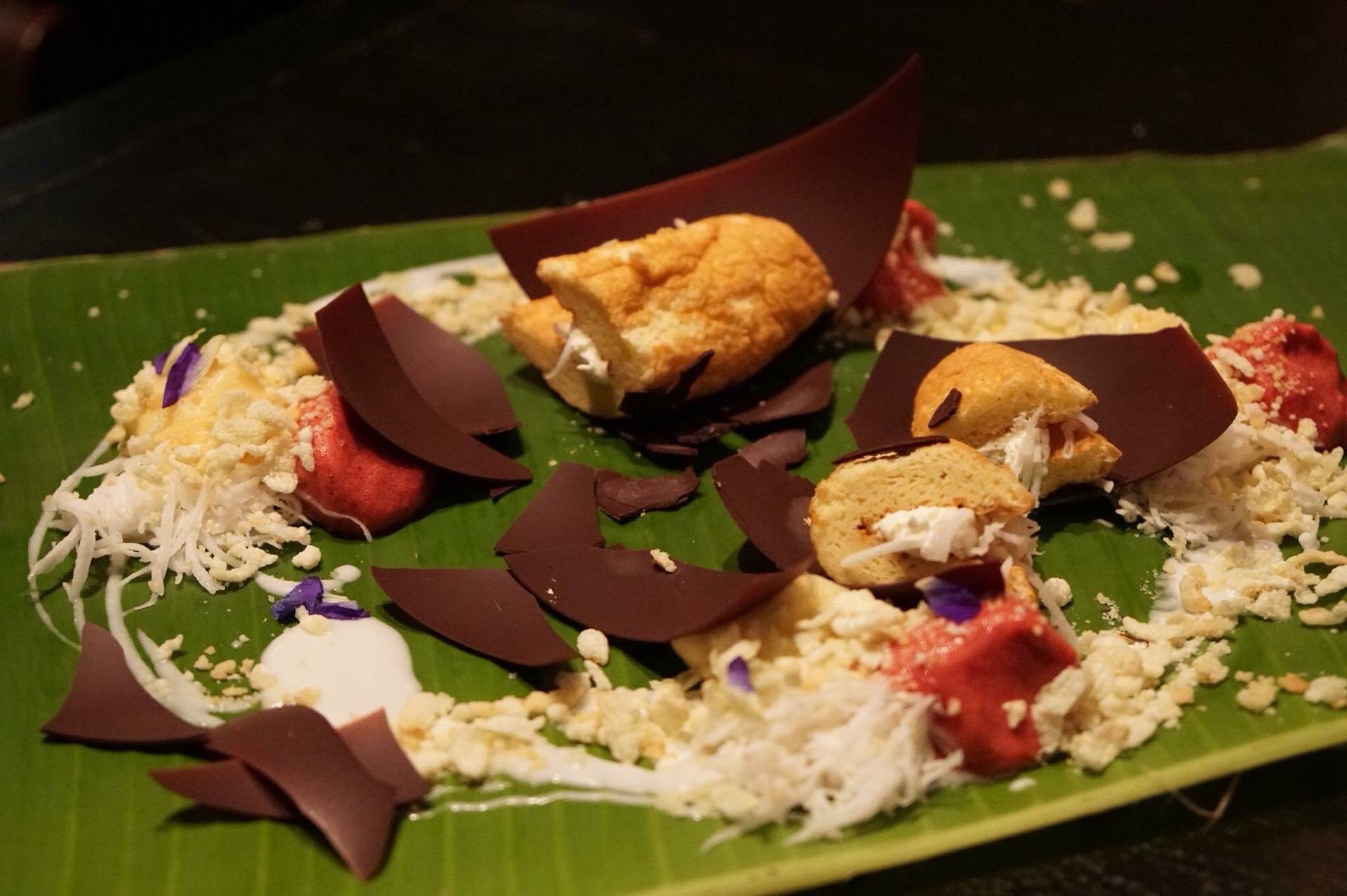 ขนมถังแตก ร้าน Issaya Siamese Club