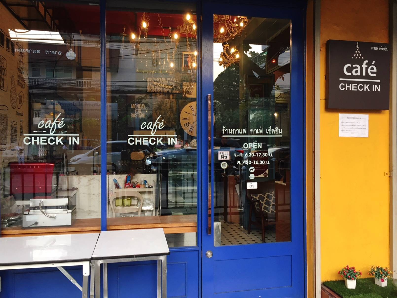 รีวิว Cafe check In สามเสน - คาเฟ่ริมถนน เหมาะสำหรับคนตื่นเช้า