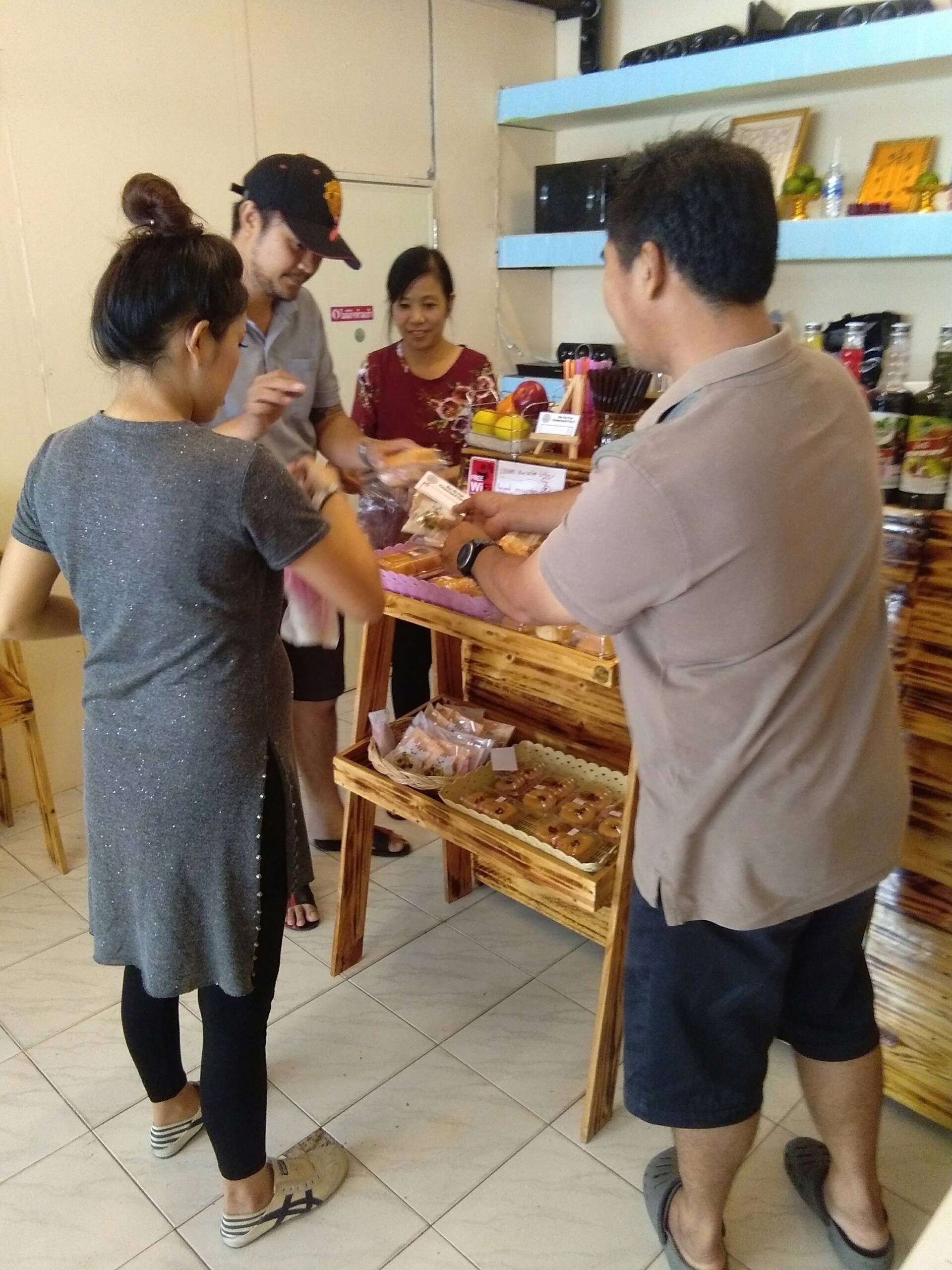 รีวิว Maekafum : Moom-ka-fae Coffee พัฒนาการ - แอร์เย็นไวไฟแรง..