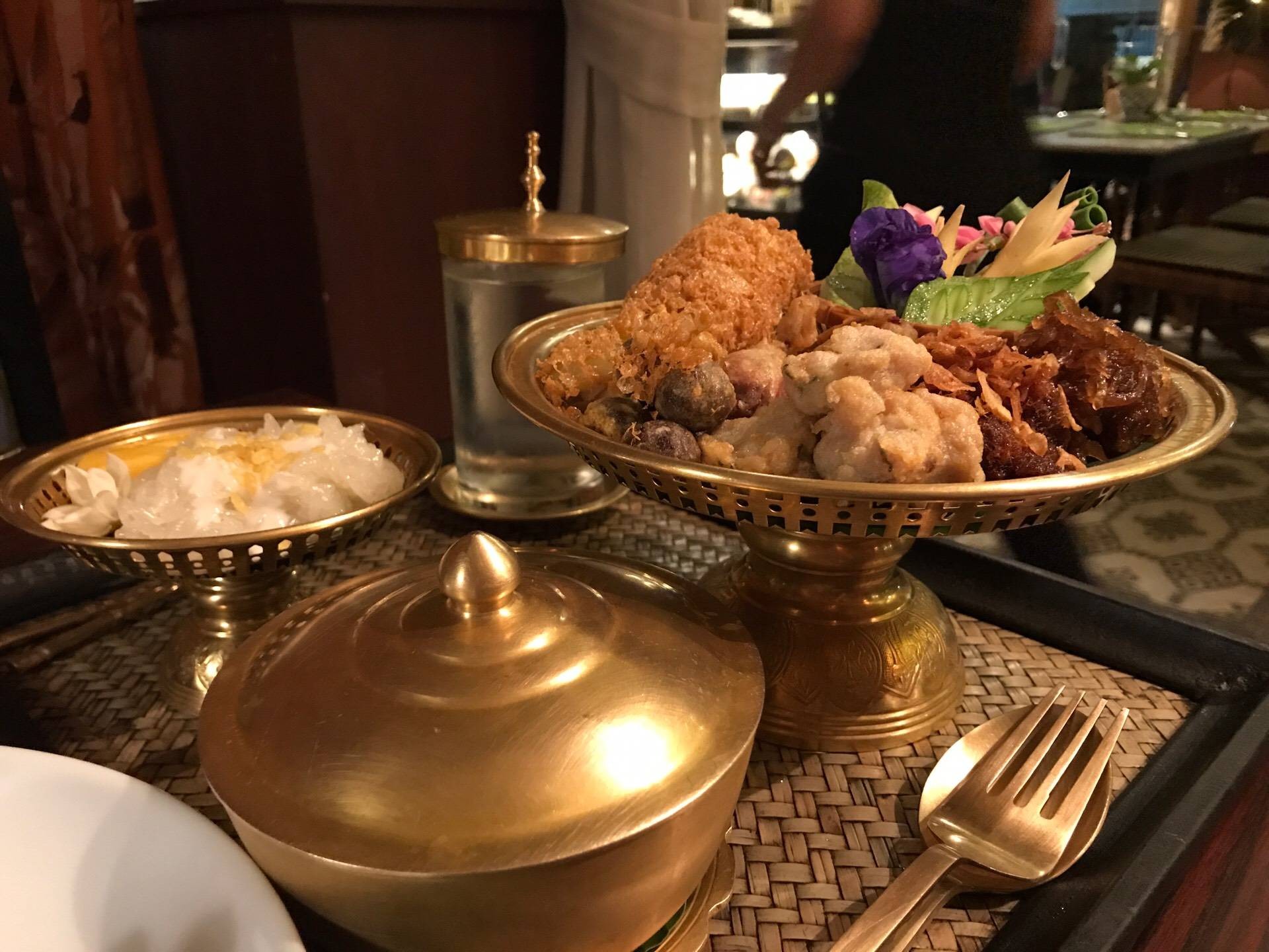 รีวิว Jim Thompson Restaurant and Lounge ถนน สุรวงศ์ - ข้าวแช่ดีมากสมคำ ...