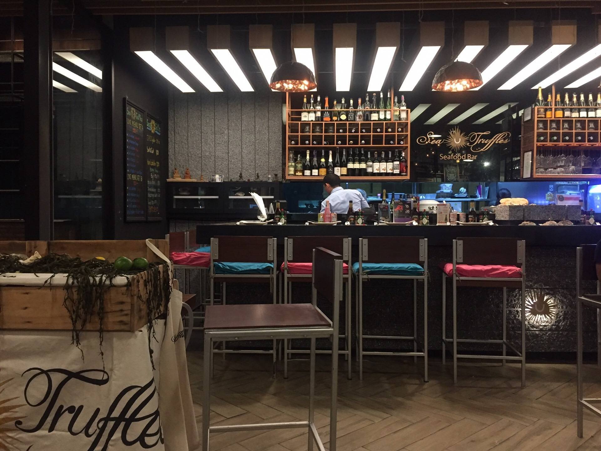 รีวิว Sea Truffles Bar - Beware, it's not a standalone restaurant, but ...