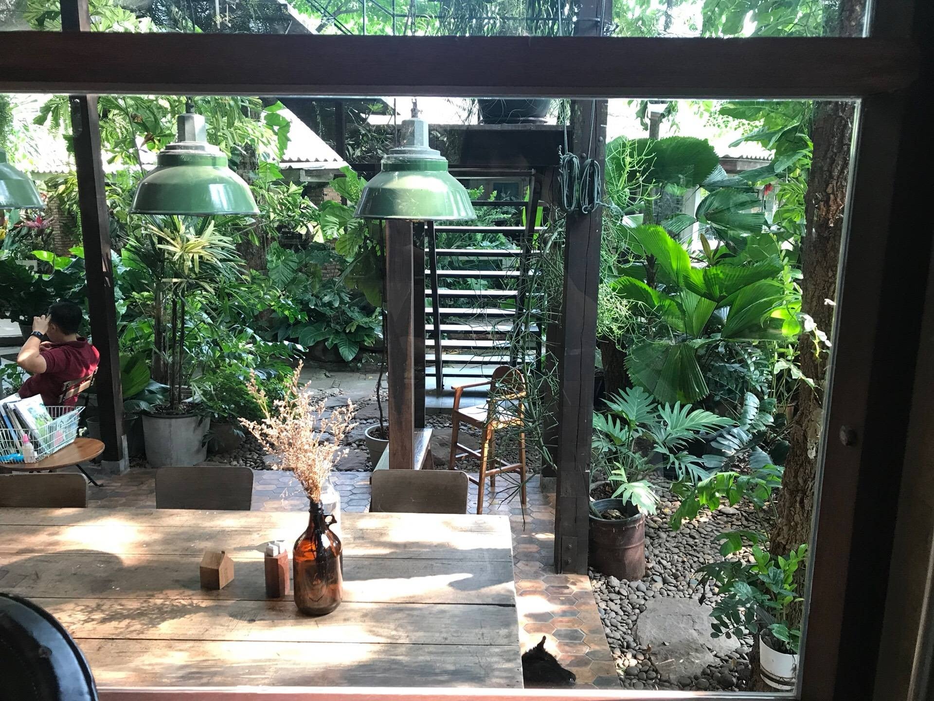 รีวิว 382 SPACE COFFEE & BAKERY - ร้านกว้างขวาง บรรยากาศร่มรื่นมาก