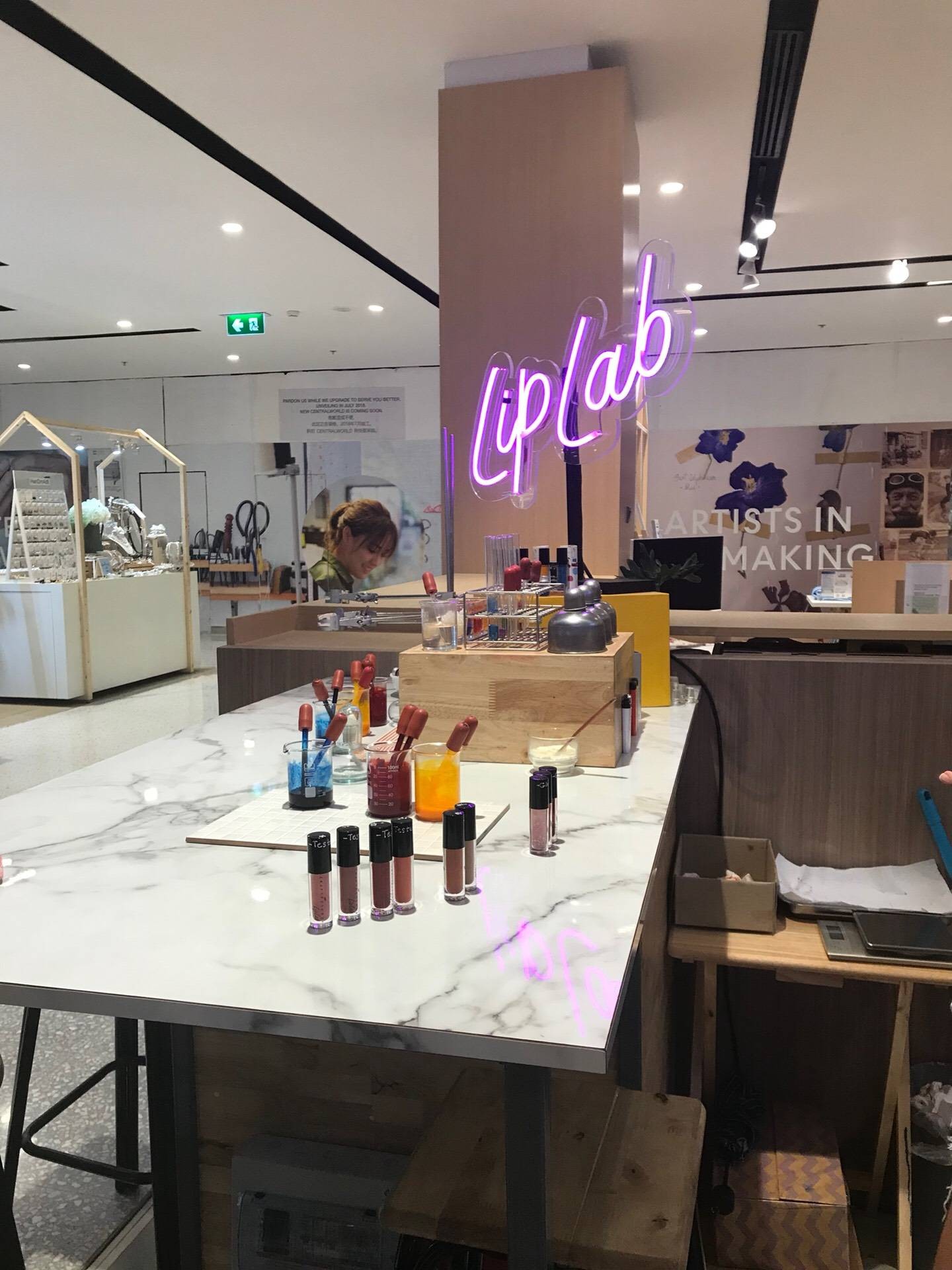 รีวิว Craftfeteria centralwOrld - ชอบสีไหนทำด้วยตัวเองเลยค่ะ