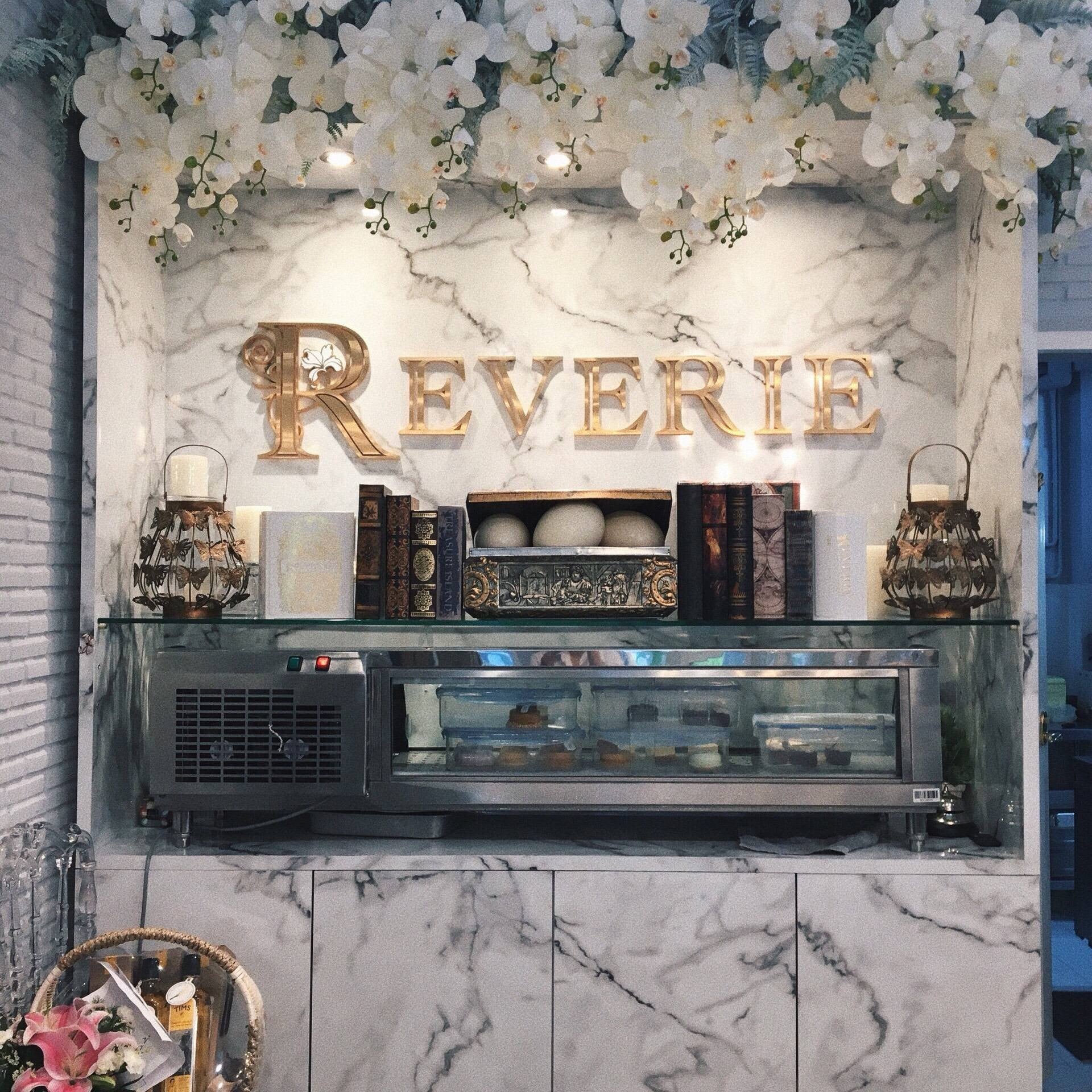รีวิว Cafe Reverie - Cafe Reverie คาเฟ่แม่โม่สไตล์เจ้าหญิงดิสนีย์ - Wongnai