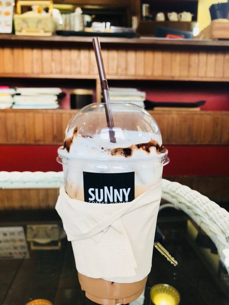 รีวิว Sunny Coffee House - บรรยากาศดี ติดสนามฟุตบอล ที่จอดรถเยอะ - Wongnai