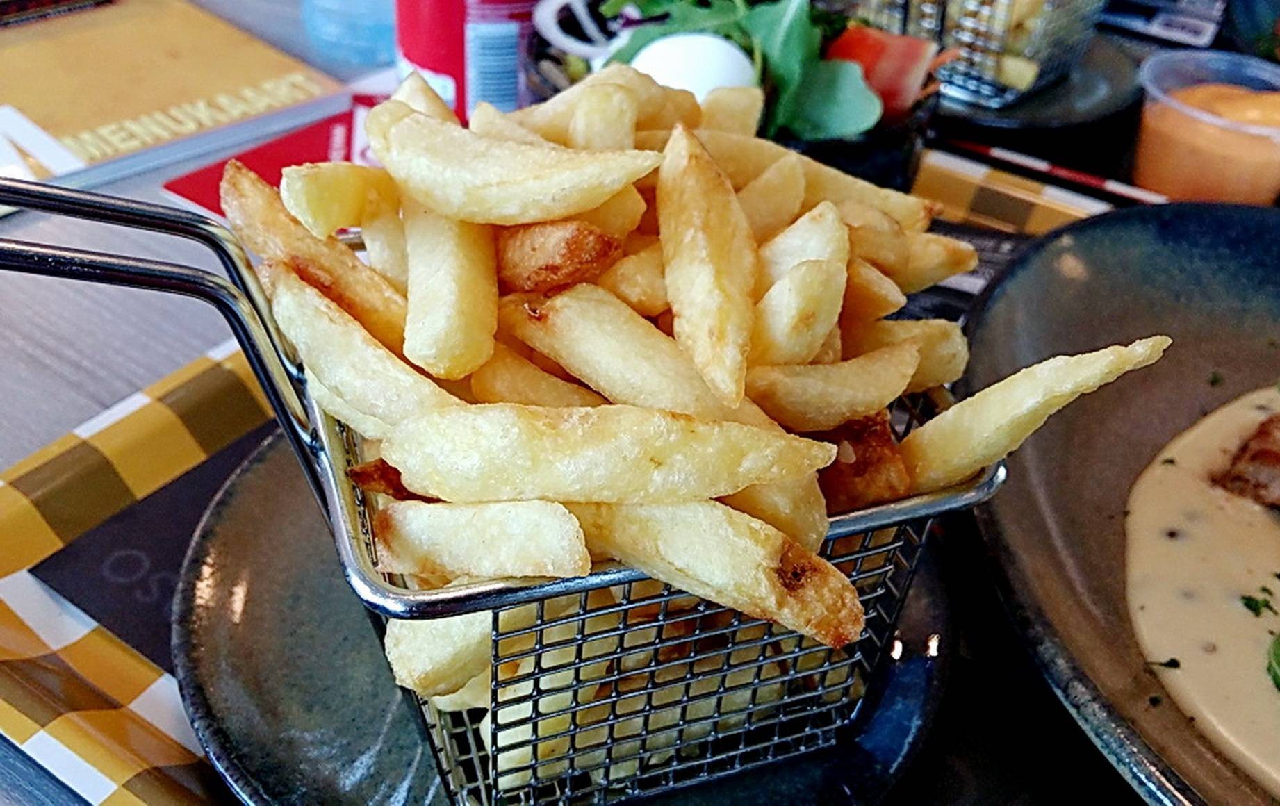 รีวิว De Frietboetiek - มาลอง Belgian Frites จากร้านเจ้าของตำแหน่งผล ...