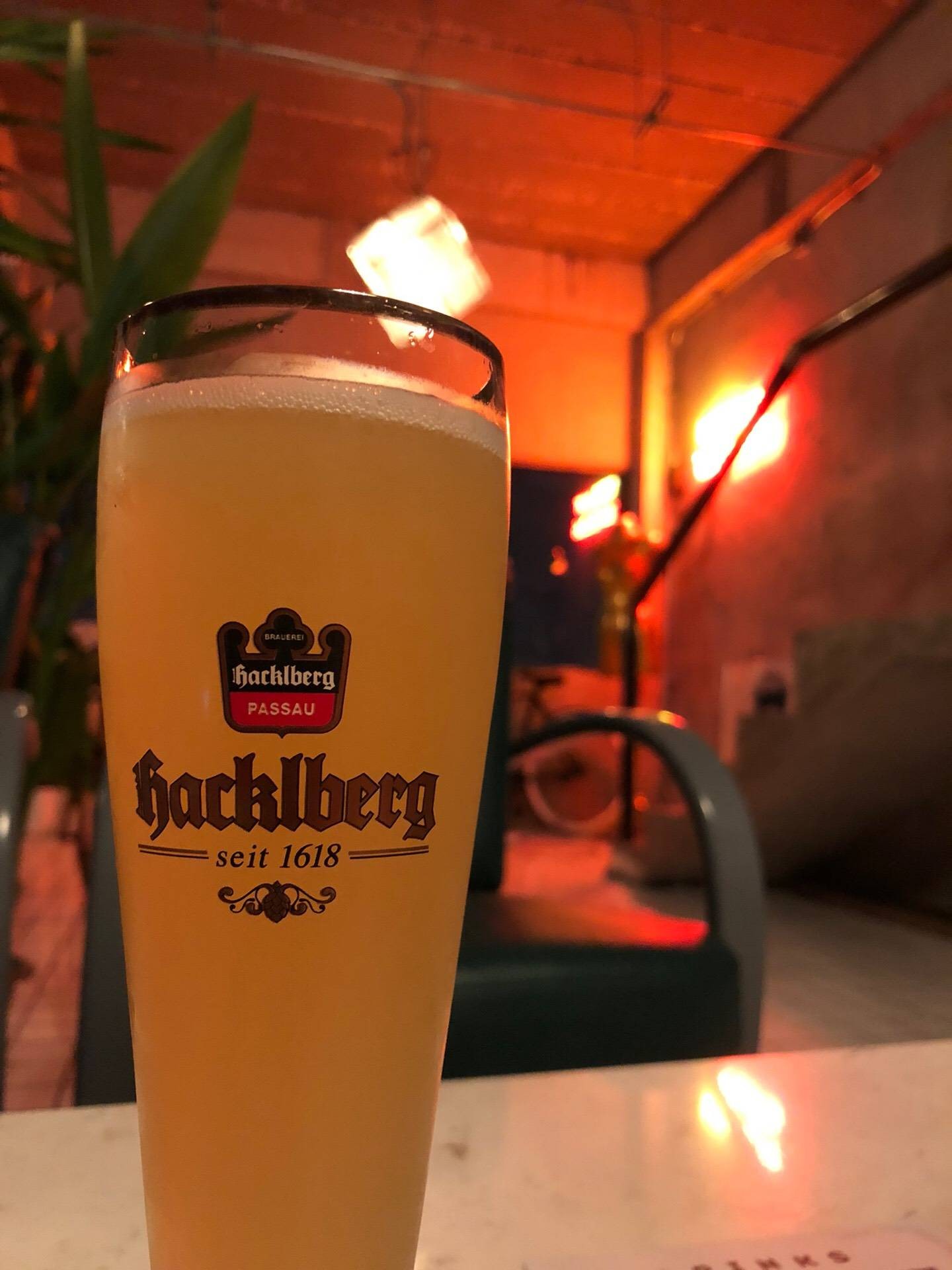 รีวิว Quartz Cuisine & Café - รสชาติอาหารใช้ได้ เบียร์น้อย