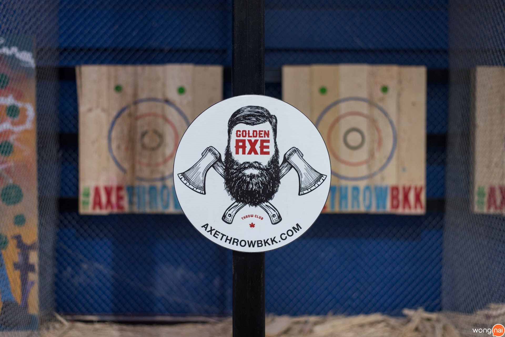 ขว้างขวานให้สะใจ! ผ่อนคลายเรื่องเครียดที่ “Golden Axe Throw Club”