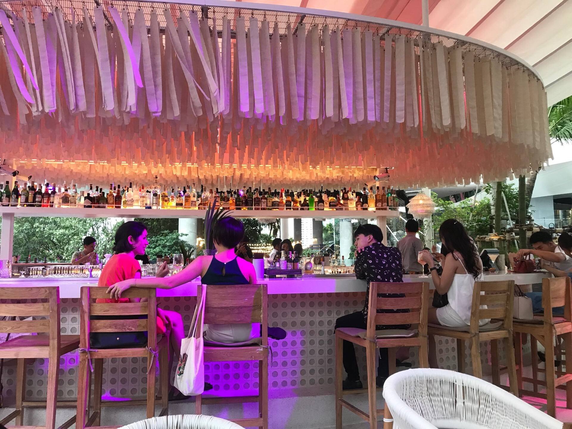 รีวิว Escape Bangkok Emquartier - บรรยากาศ ฮาวาย 🌺 แสนชิลล์ ใจกลางเมือง ...