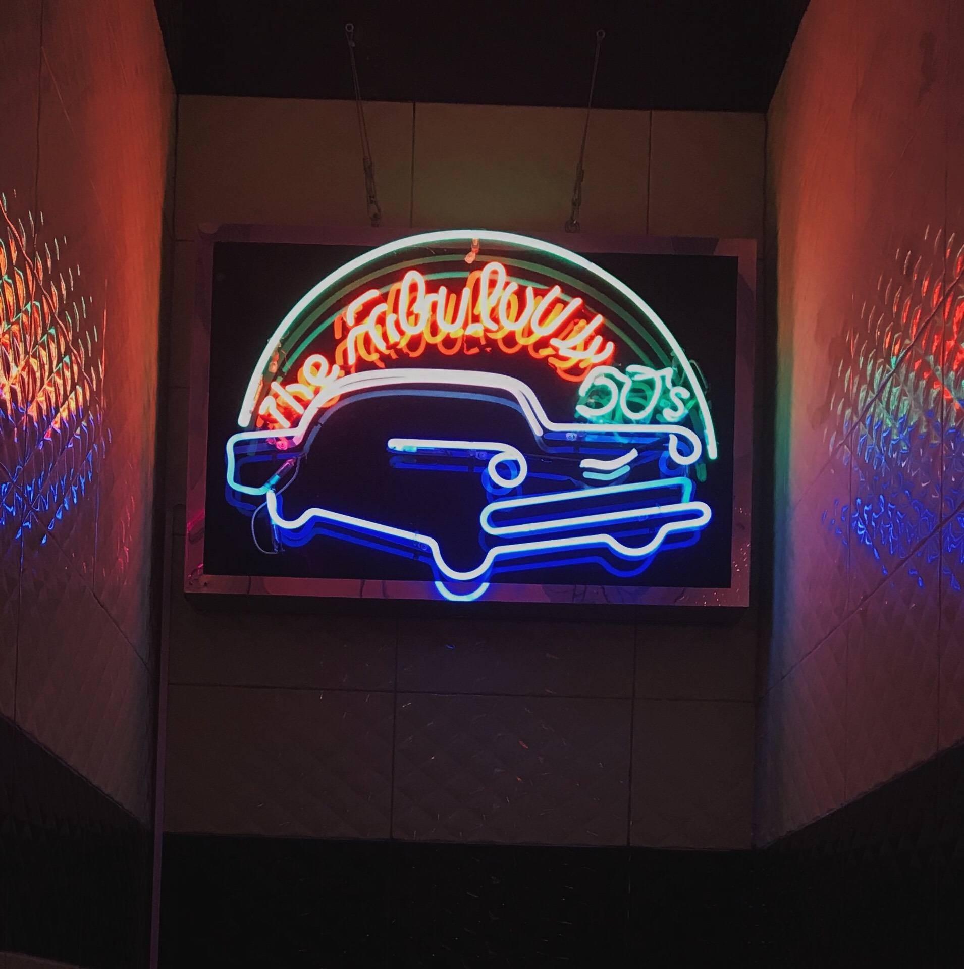 รีวิว V8 Diner สุขุมวิท11 - อาหารอเมริกัน ร้านออกแนว retro ให้อารมณ์ ...