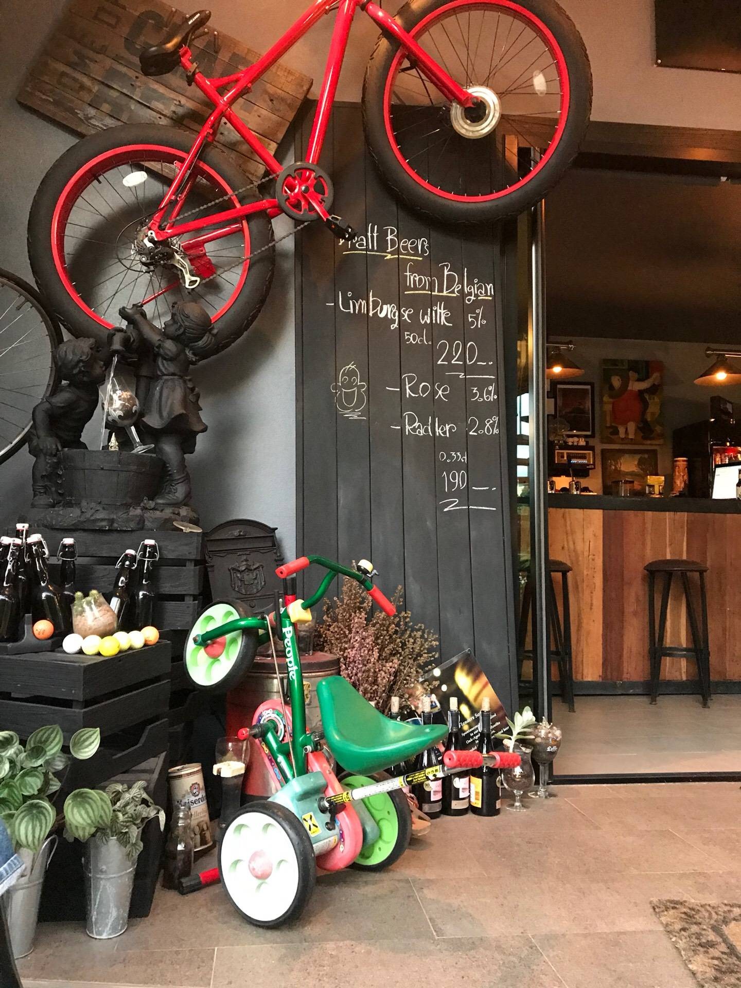 รูป TINTIN CAFE