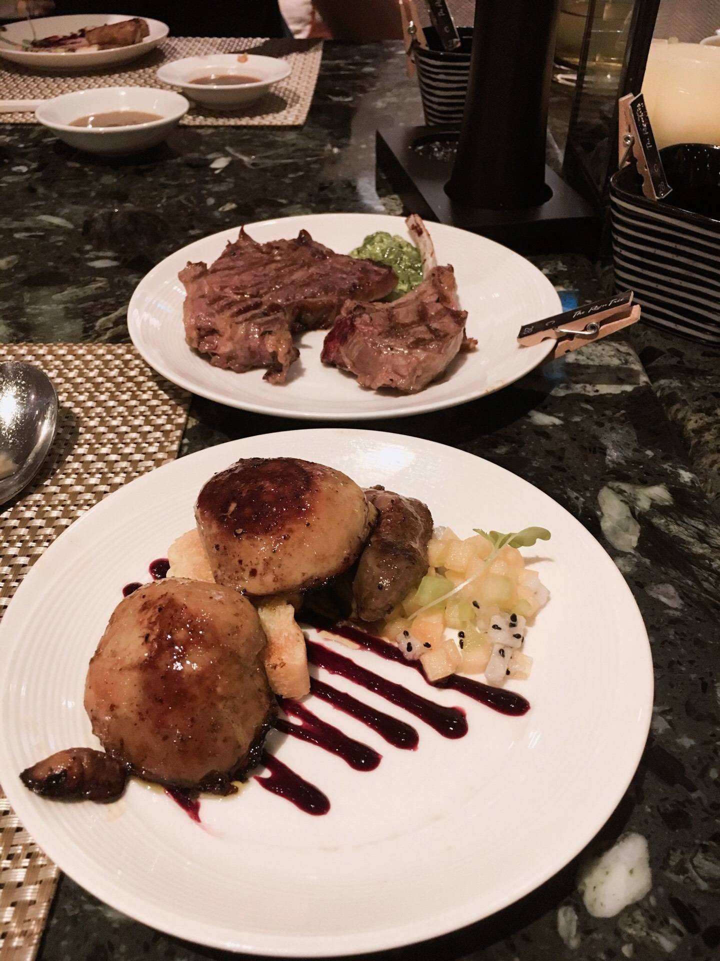 รีวิว Rain Tree Cafe The Athenee Hotel, Bangkok - International buffet ...