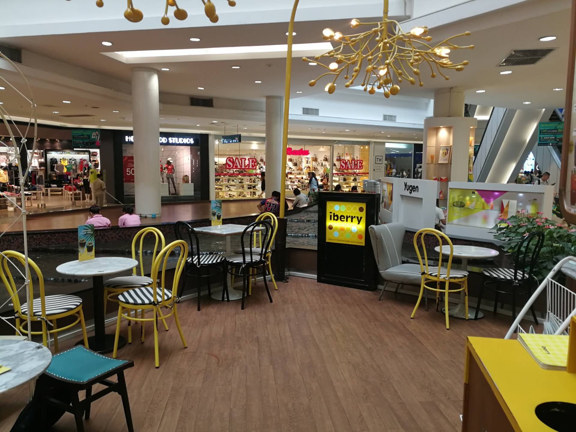 รีวิว iberry ฟิวเจอร์ ปาร์ค รังสิต - ร้านสวยน่านั่ง โกโก้ร้อนหวานน้อยดังใจ