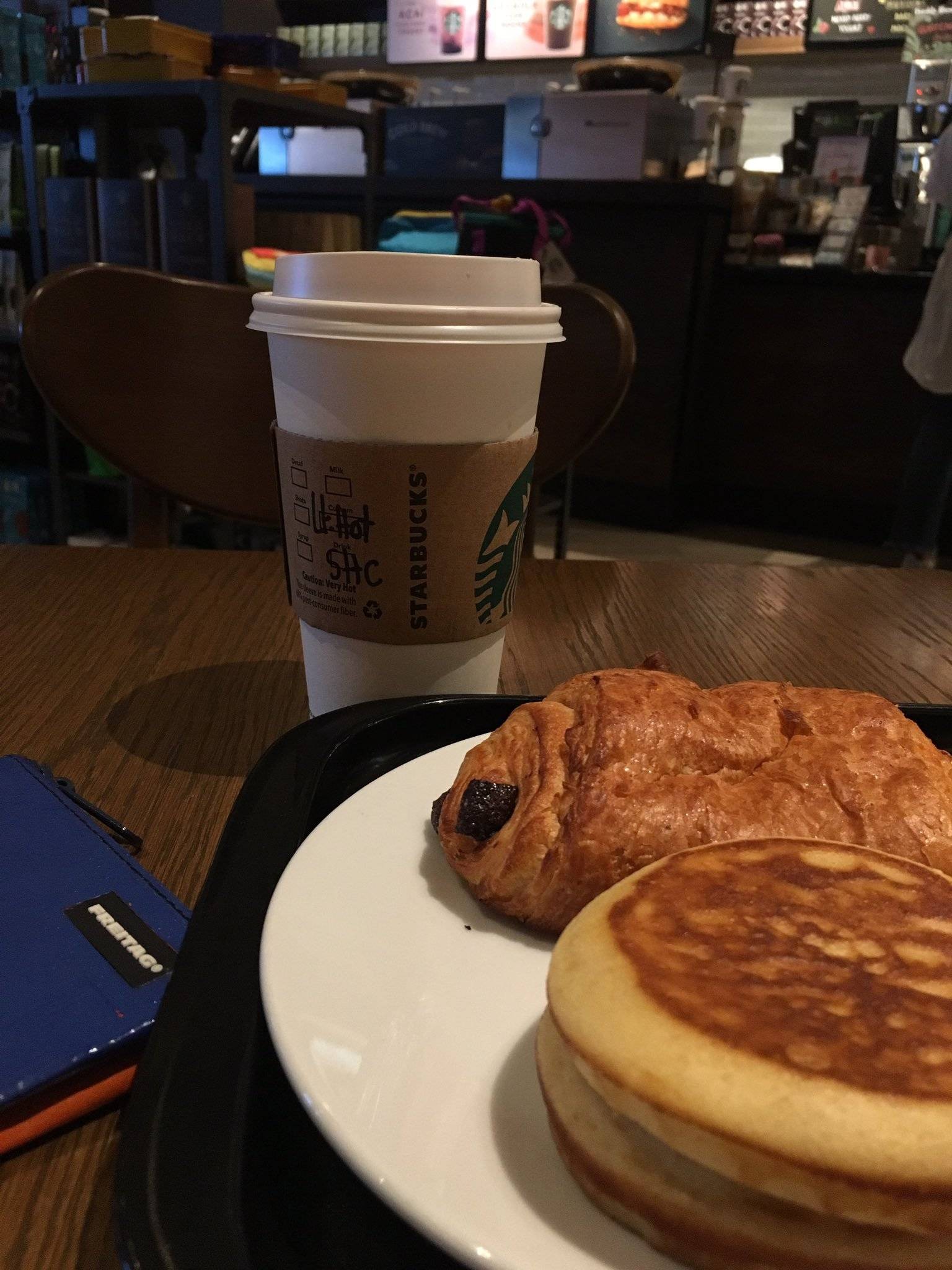 รีวิว Starbucks เอสพลานาด - Starbucks Esplanade Ratchada - Wongnai