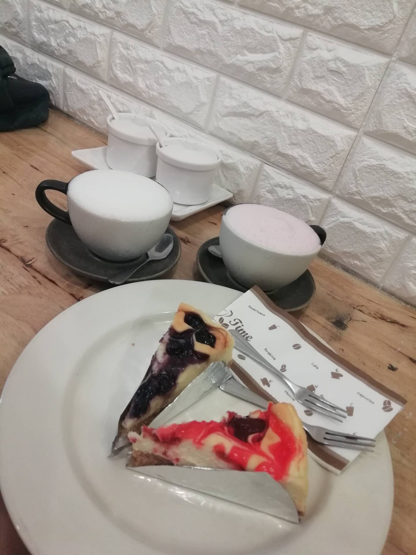 รีวิว Aholic Cake&Coffee - ร้านน่ารัก เค้กดีงาม น้องแมวเริศสุด
