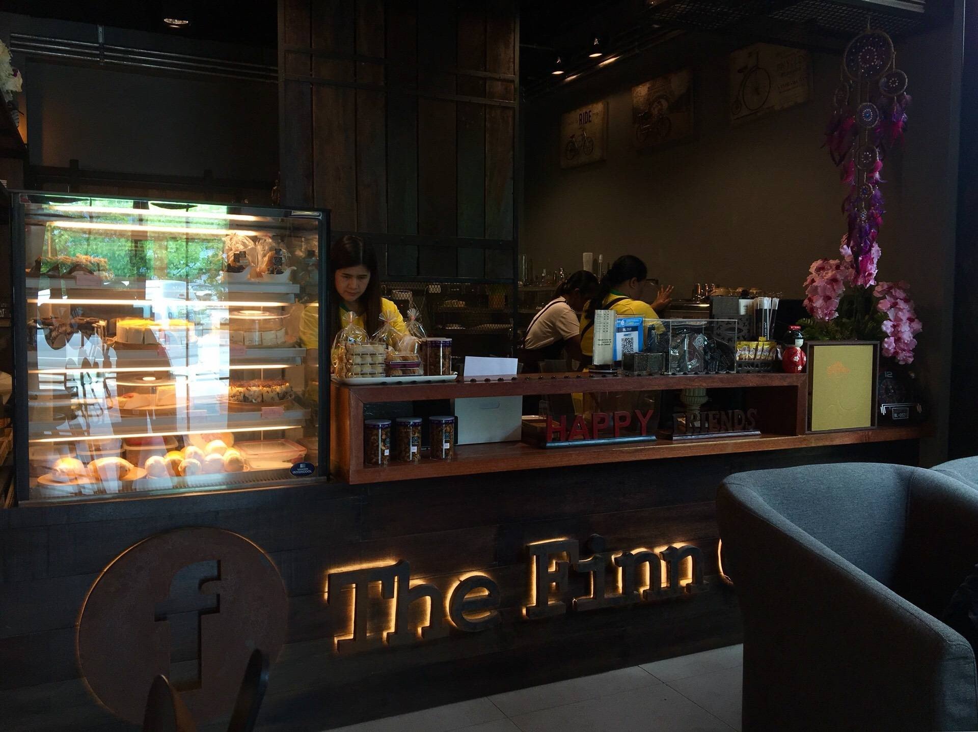 รีวิว The Finn Cafe - คาเฟ่นั่งสบาย ๆ ตกแต่งสไตล์สวย เค้กโฮมเมด