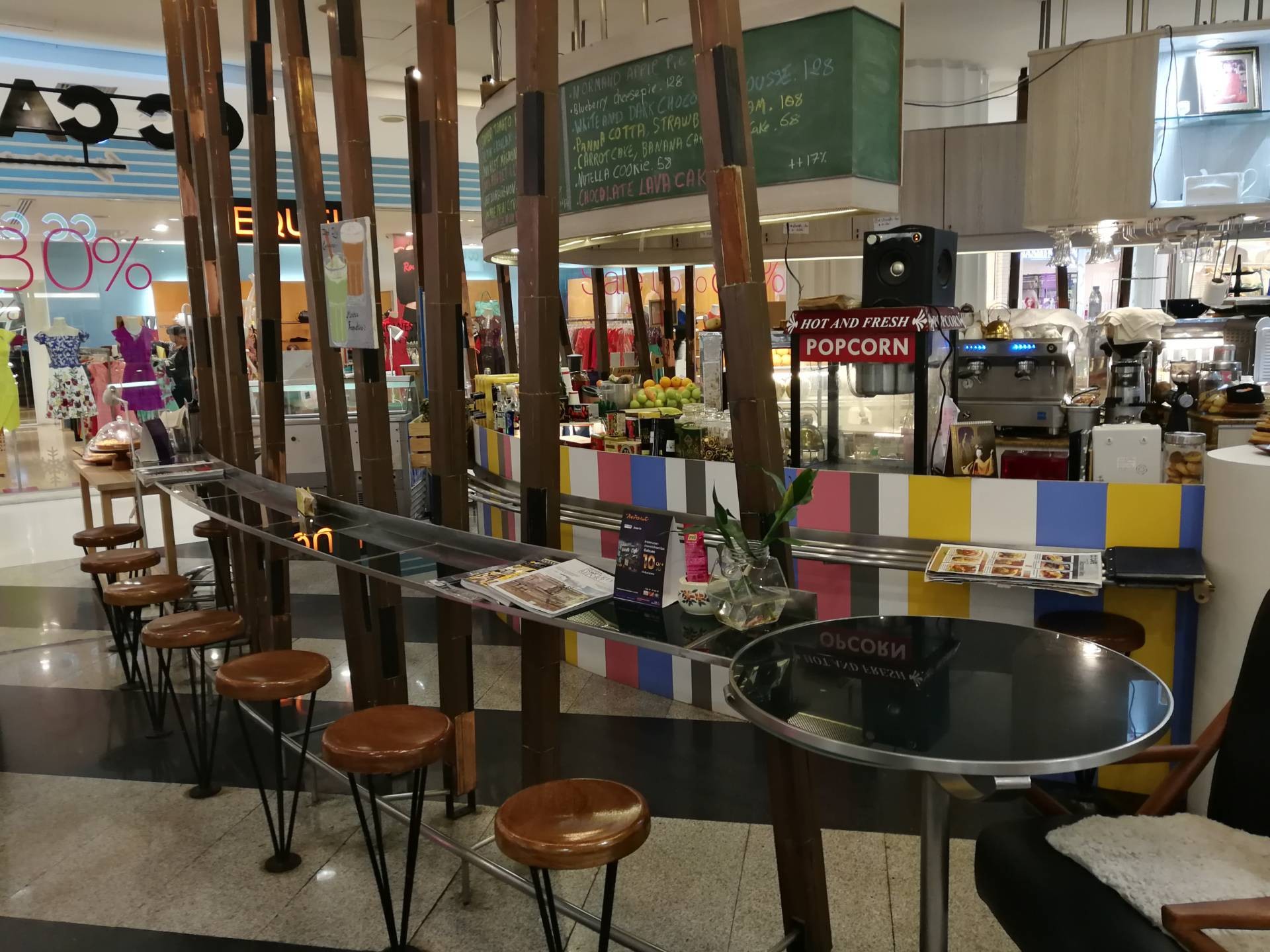 รีวิว CAMELOT CAFÉ คาเมลอตคาเฟแอนด์ลิฟวิ่งรูม - ร้านอาหารฝรั่งเศสแบบชิลๆ