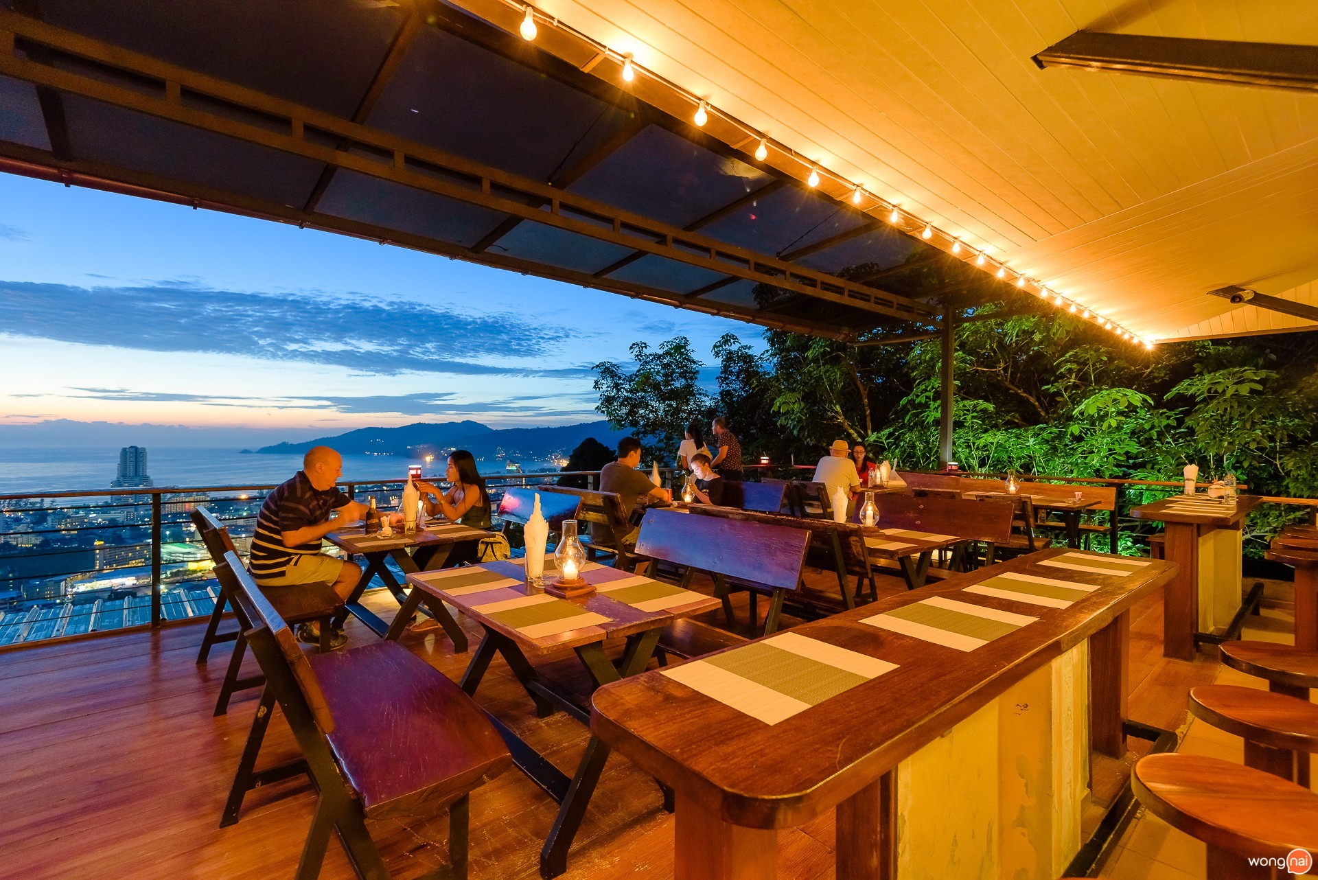 วิวดีอาหารเด็ดไปฟินพร้อมกัน ที่ "Patong Sunset View Restaurant" ภูเก็ต