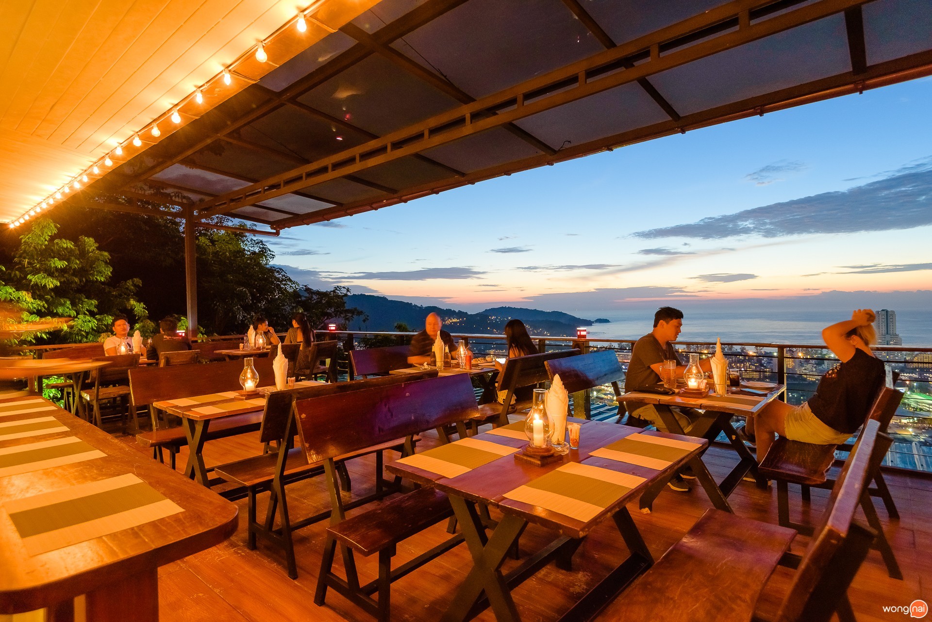 วิวดีอาหารเด็ดไปฟินพร้อมกัน ที่ "Patong Sunset View Restaurant" ภูเก็ต